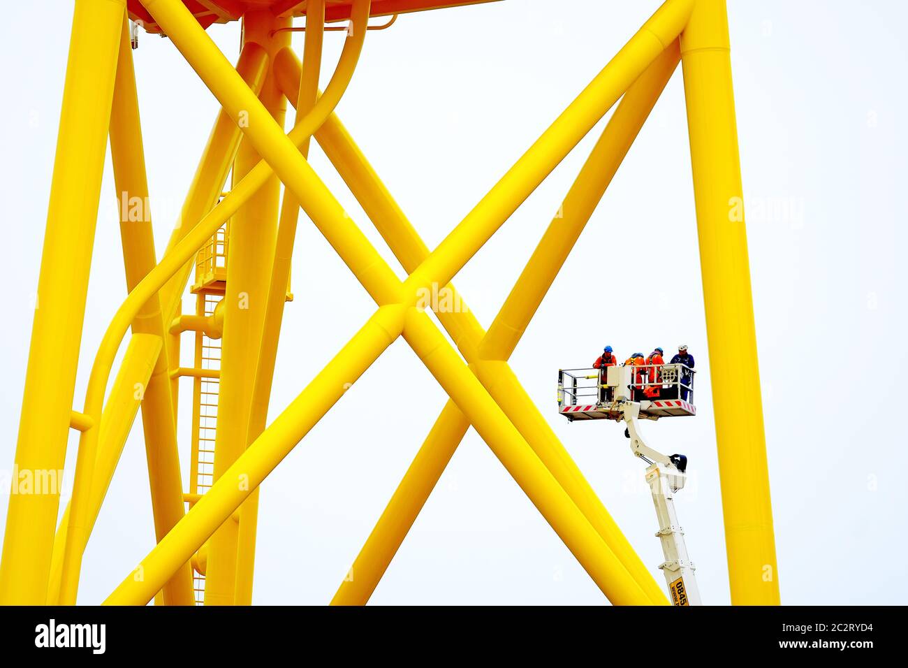 Simon Snorkel cherry picker inspection of newly built wind turbine ...