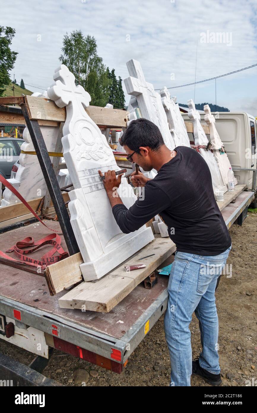 Gravestone carving trade hi-res stock photography and images - Alamy