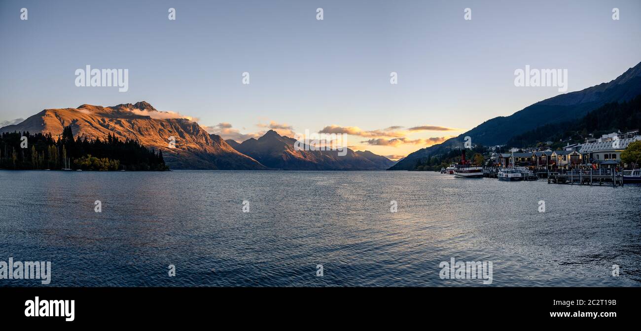 Queenstown mountain ranges hi-res stock photography and images - Alamy
