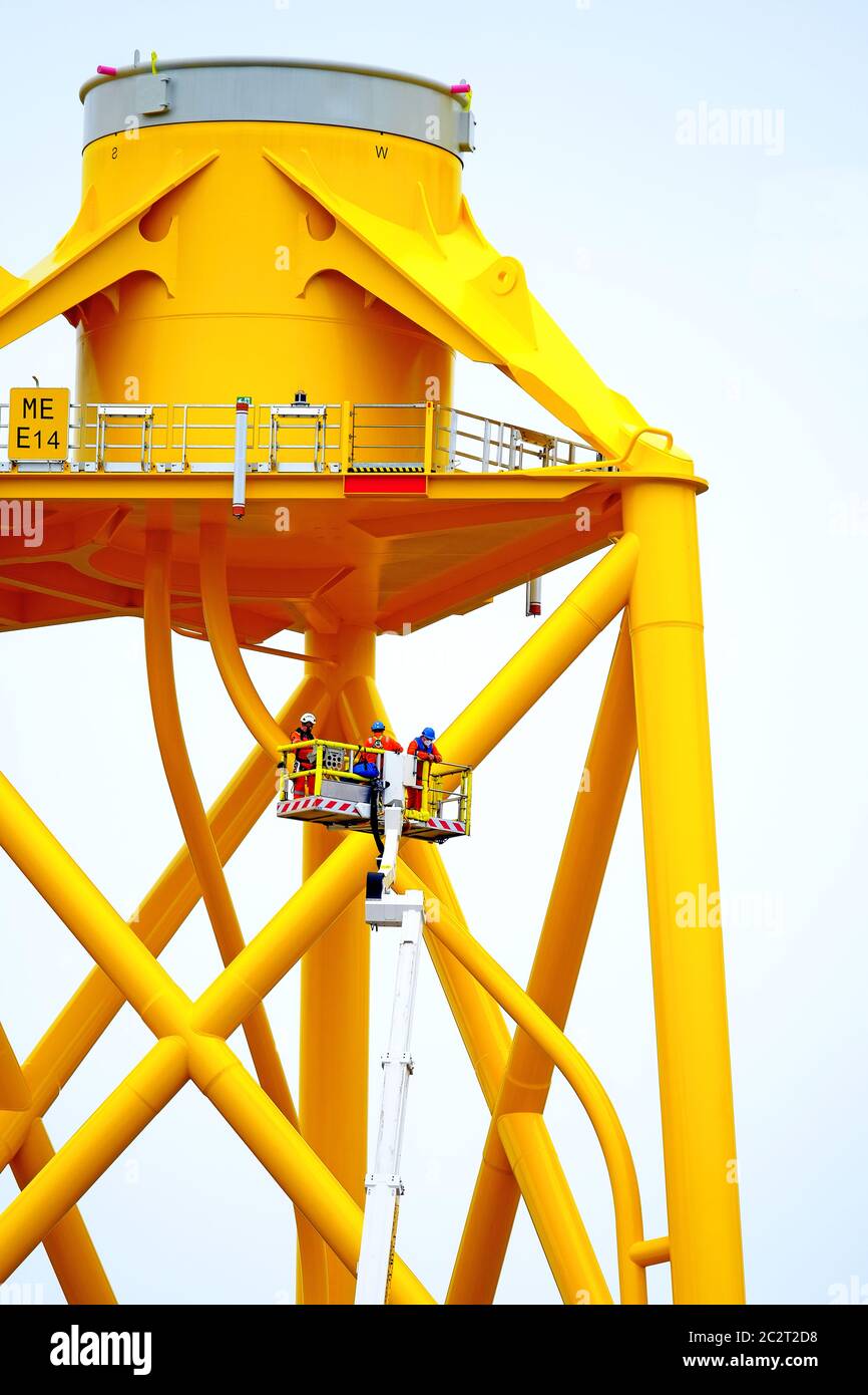 Simon Snorkel cherry picker inspection of newly built wind turbine ...