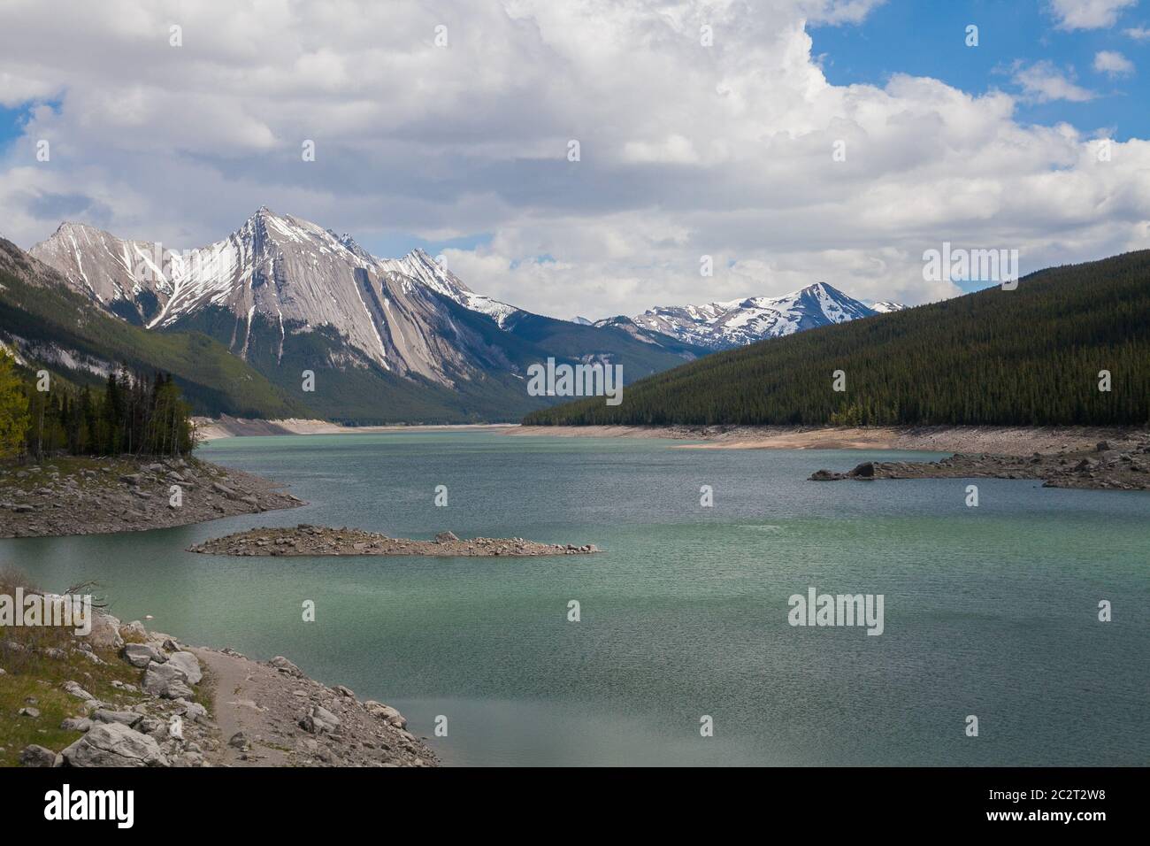 Canada Medicine Lake Hi res Stock Photography And Images Alamy canada-medicine-lake-hi-res-stock-photography-and-images-alamy