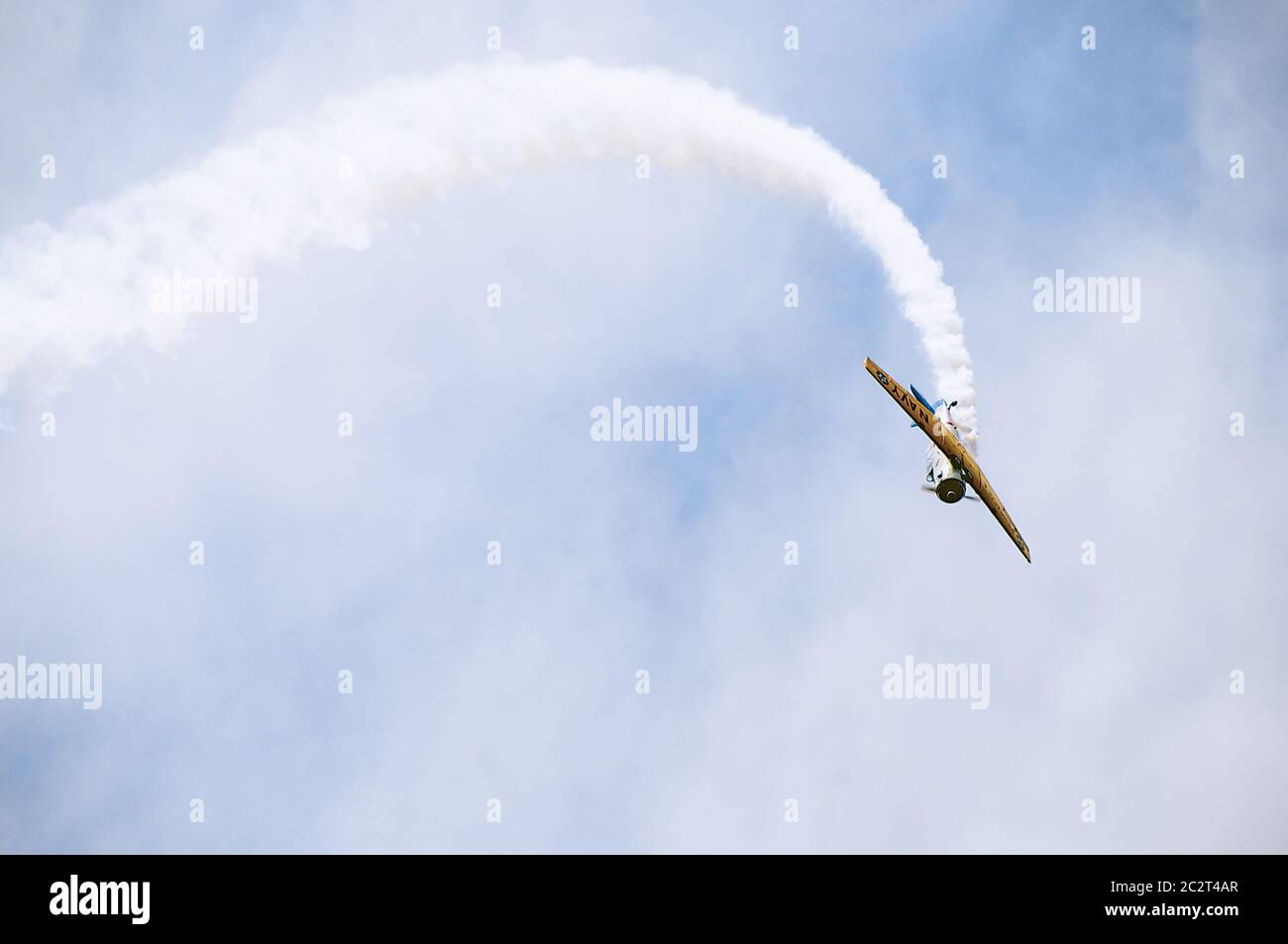 Loop airplane hi-res stock photography and images - Alamy