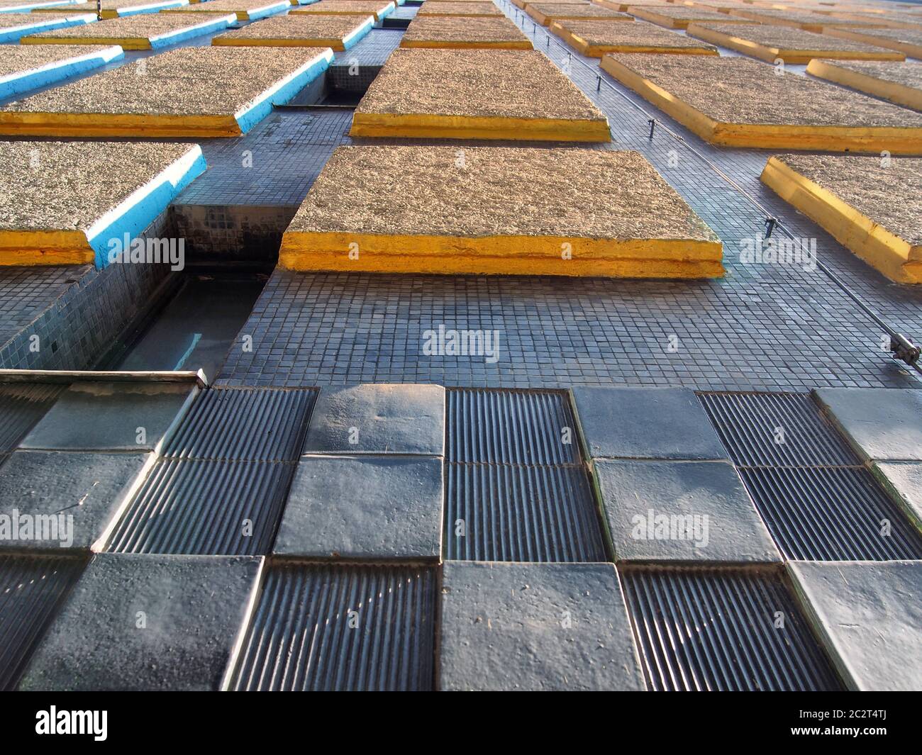 Concrete brutalist structure hi-res stock photography and images - Alamy