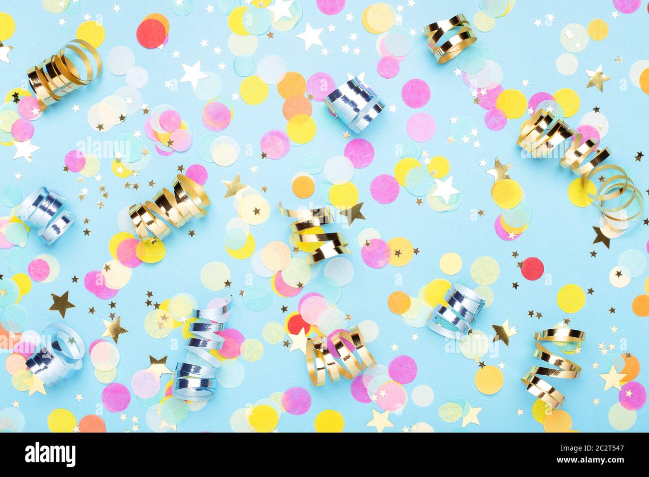 Birthday party background with confetti and streamer on blue. Top view ...