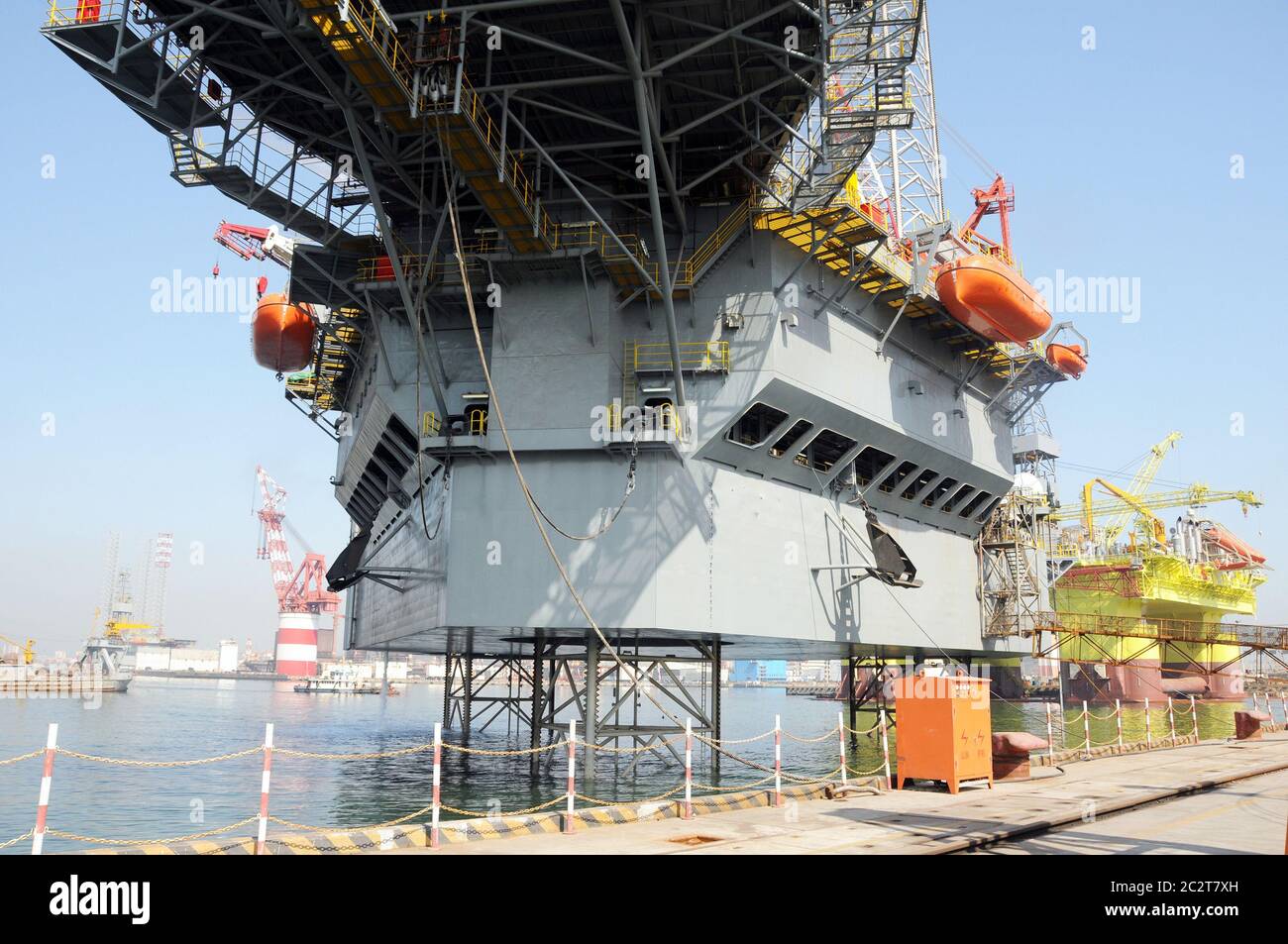 Jack up rig hi-res stock photography and images - Alamy