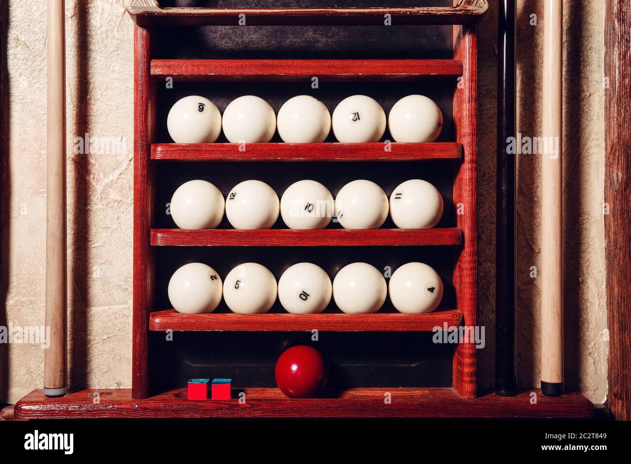 Set up billiard balls hi-res stock photography and images - Alamy