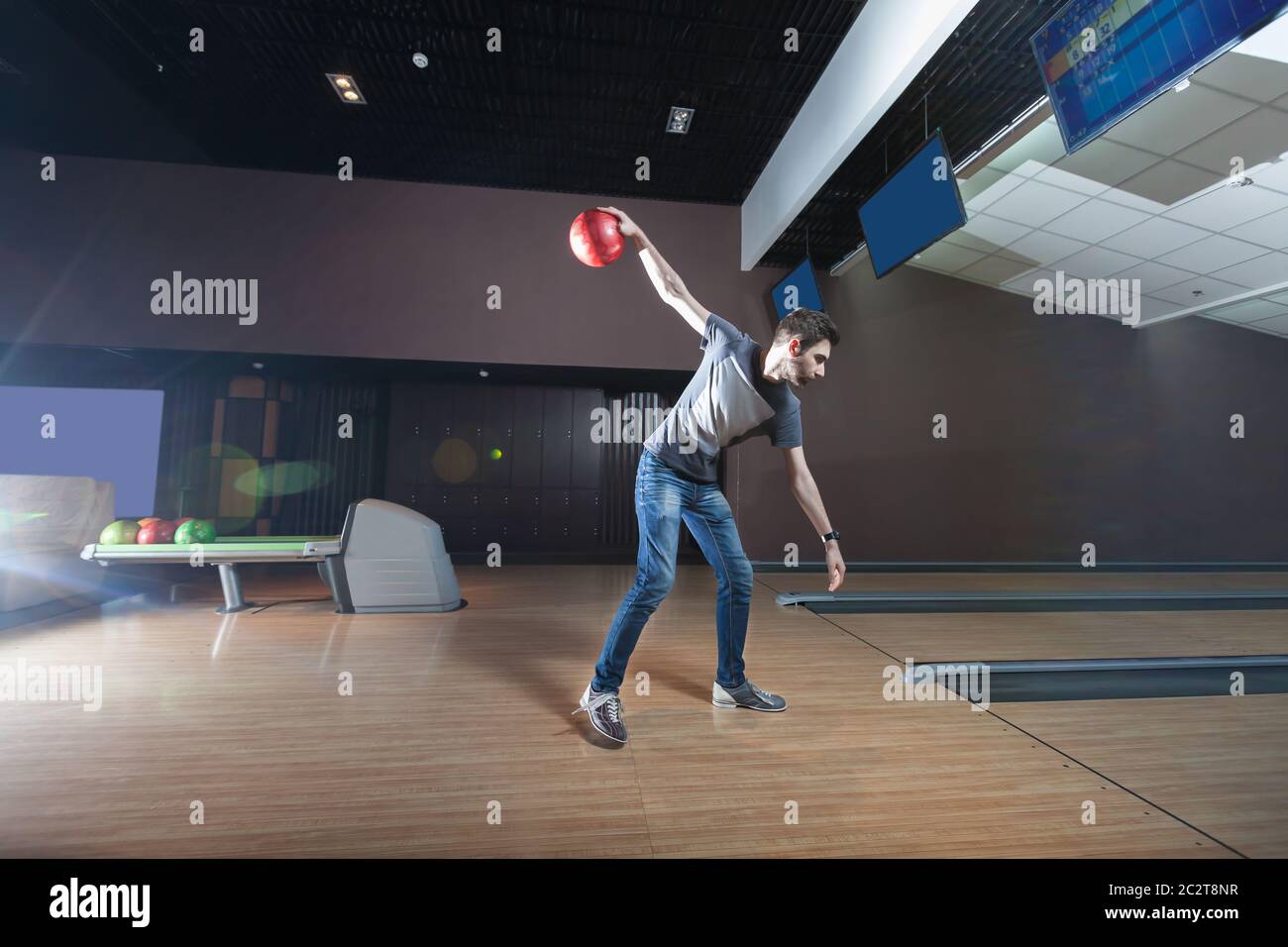 Man aiming bowling bowl hi-res stock photography and images - Alamy