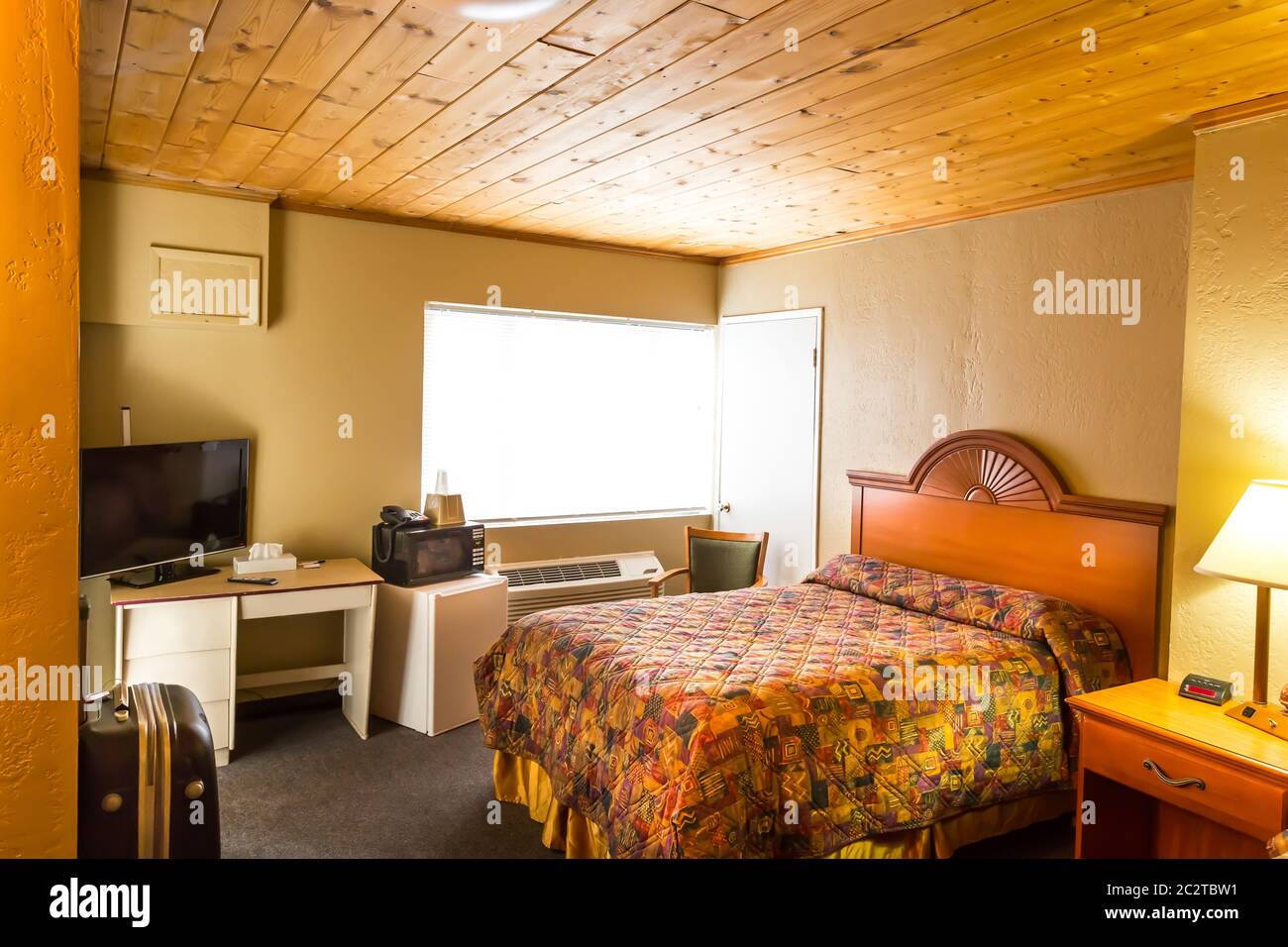 Road motel room interior. Hotel room for night resting Stock Photo - Alamy