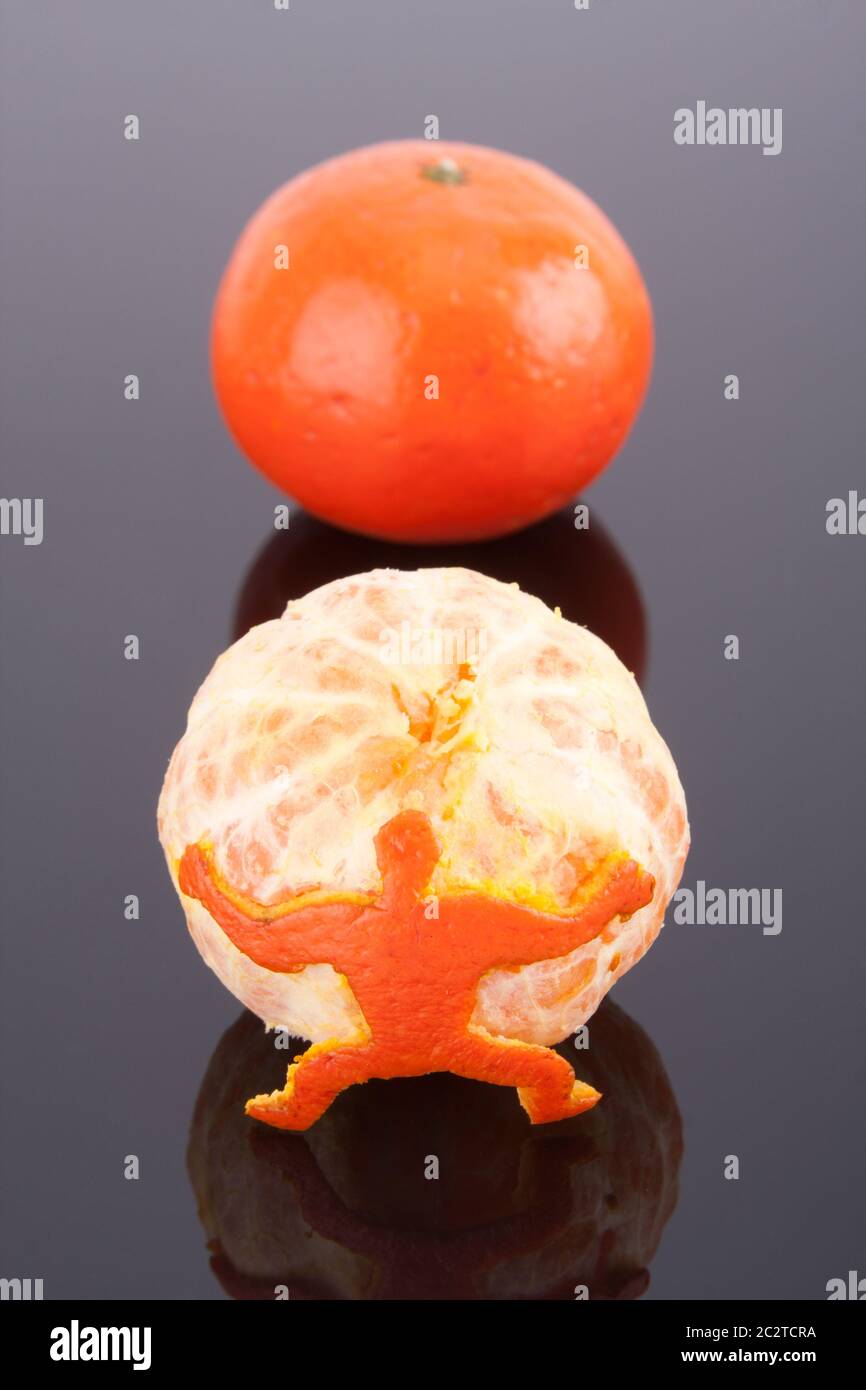 A strong man of peel holding big mandarin Stock Photo - Alamy