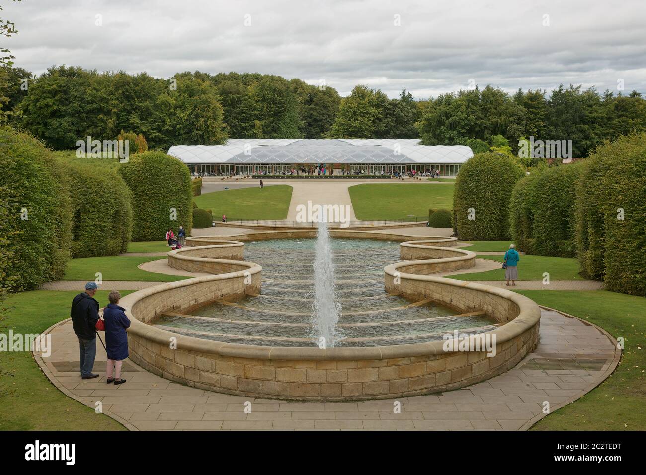 The alnwick garden water feature hi-res stock photography and images ...