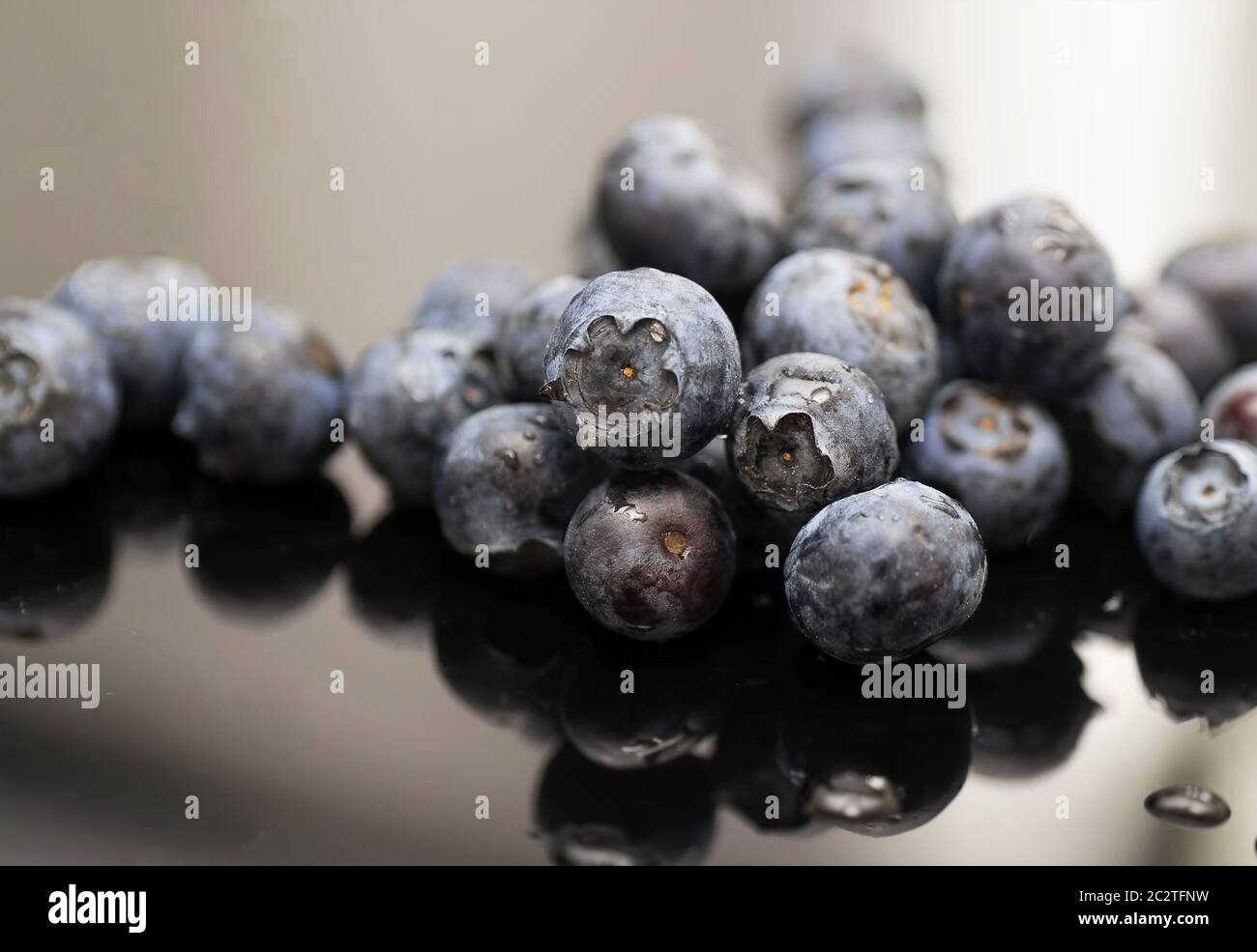 Closeup image of freshly washed blueberries with a reflection Stock ...