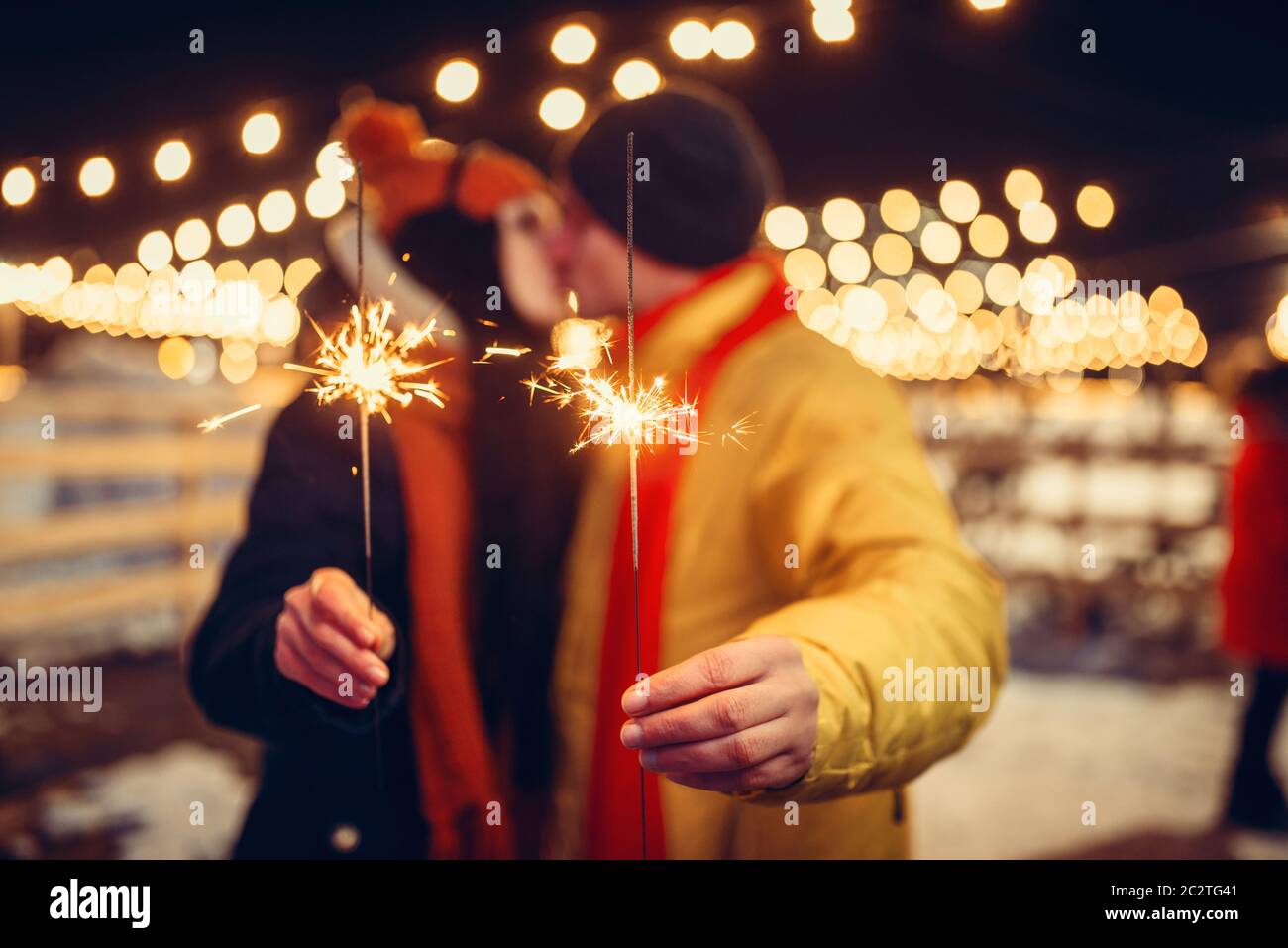 Couple on ice kissing outdoors hi-res stock photography and images - Alamy