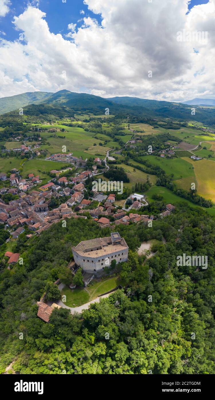 Castello di zavattarello hi-res stock photography and images - Alamy