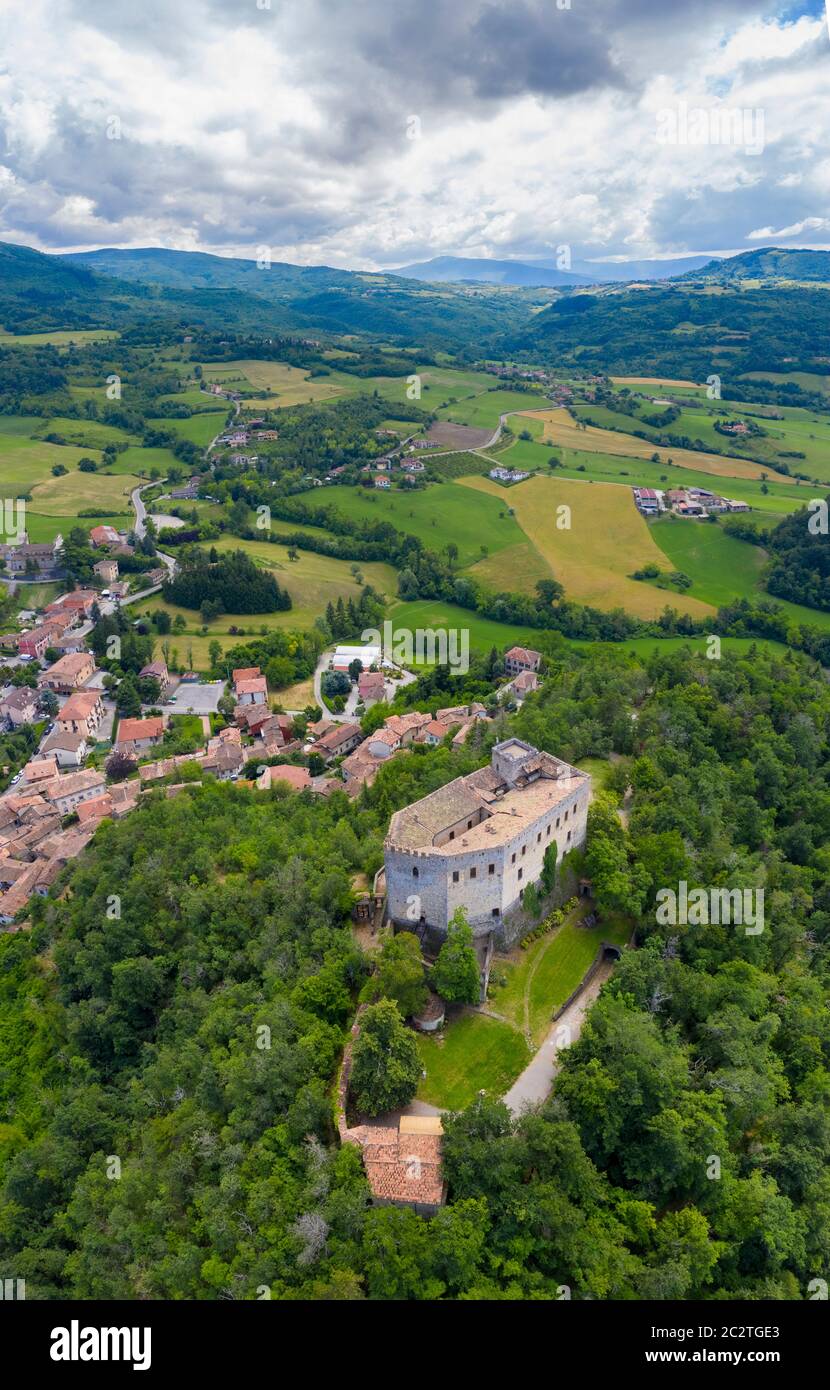 Castello di zavattarello hi-res stock photography and images - Alamy