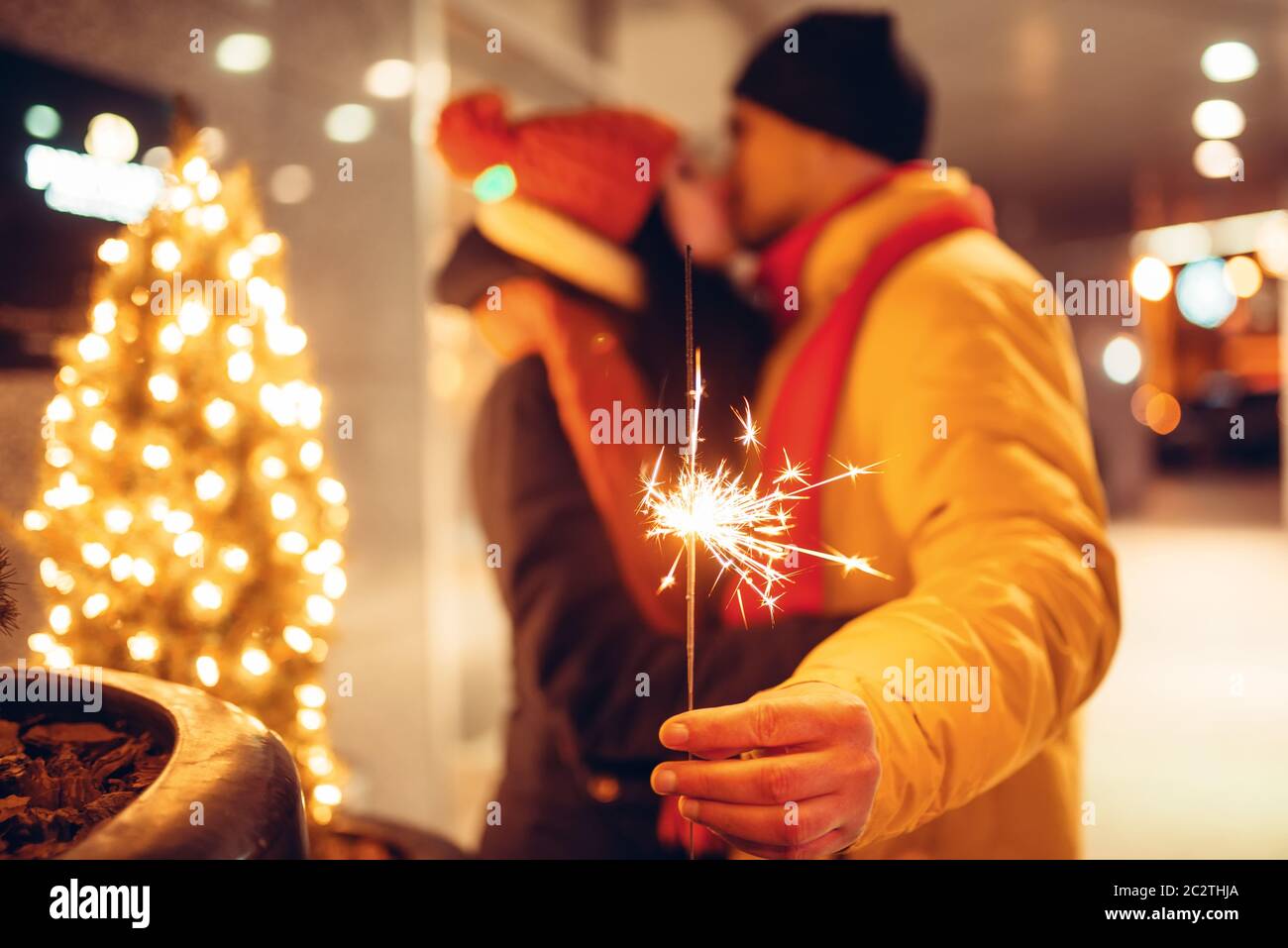 Couple on ice kissing outdoors hi-res stock photography and images - Alamy