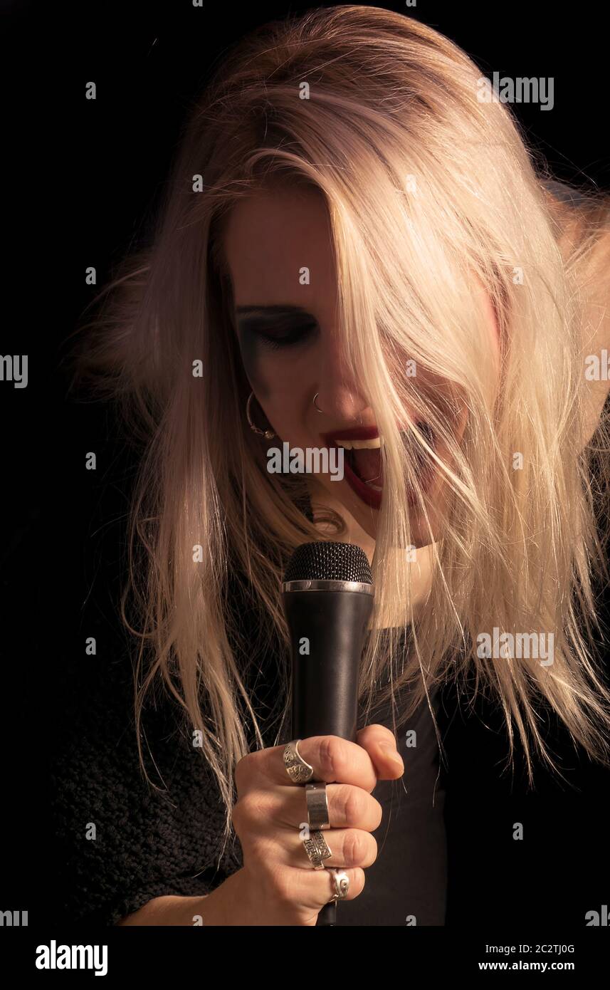 Alternative microphone hi-res stock photography and images - Alamy