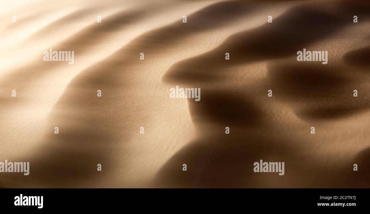 Sandstorm in desert - dunes in the wind Stock Photo - Alamy