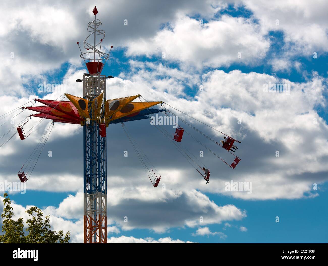 Amusement ride chairoplane flying hi-res stock photography and images ...