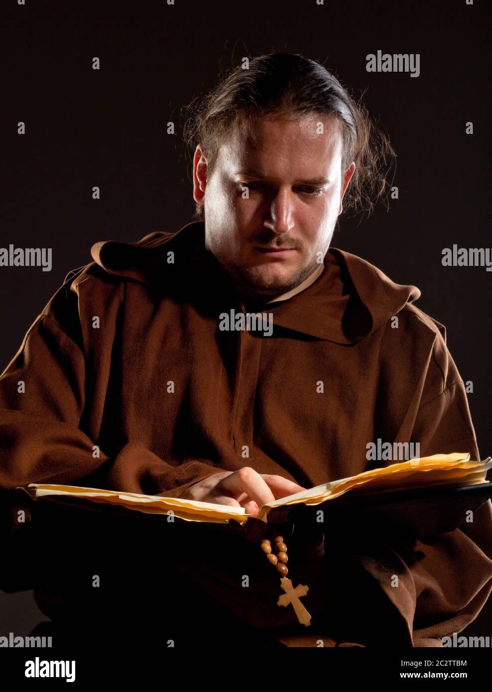 Monk medieval bible hi-res stock photography and images - Alamy