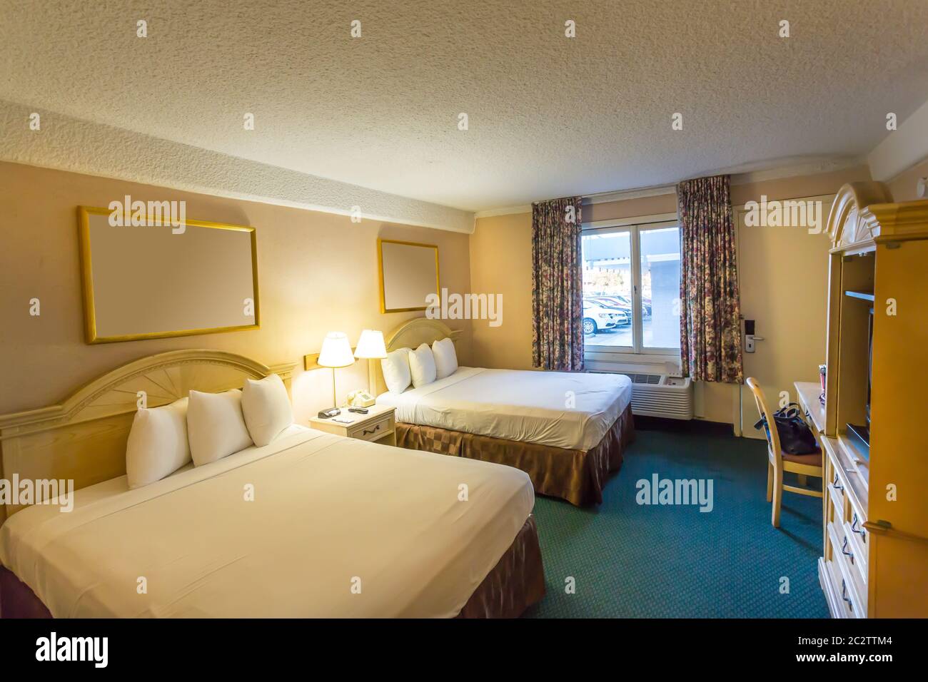 Motel room door night hi-res stock photography and images - Alamy