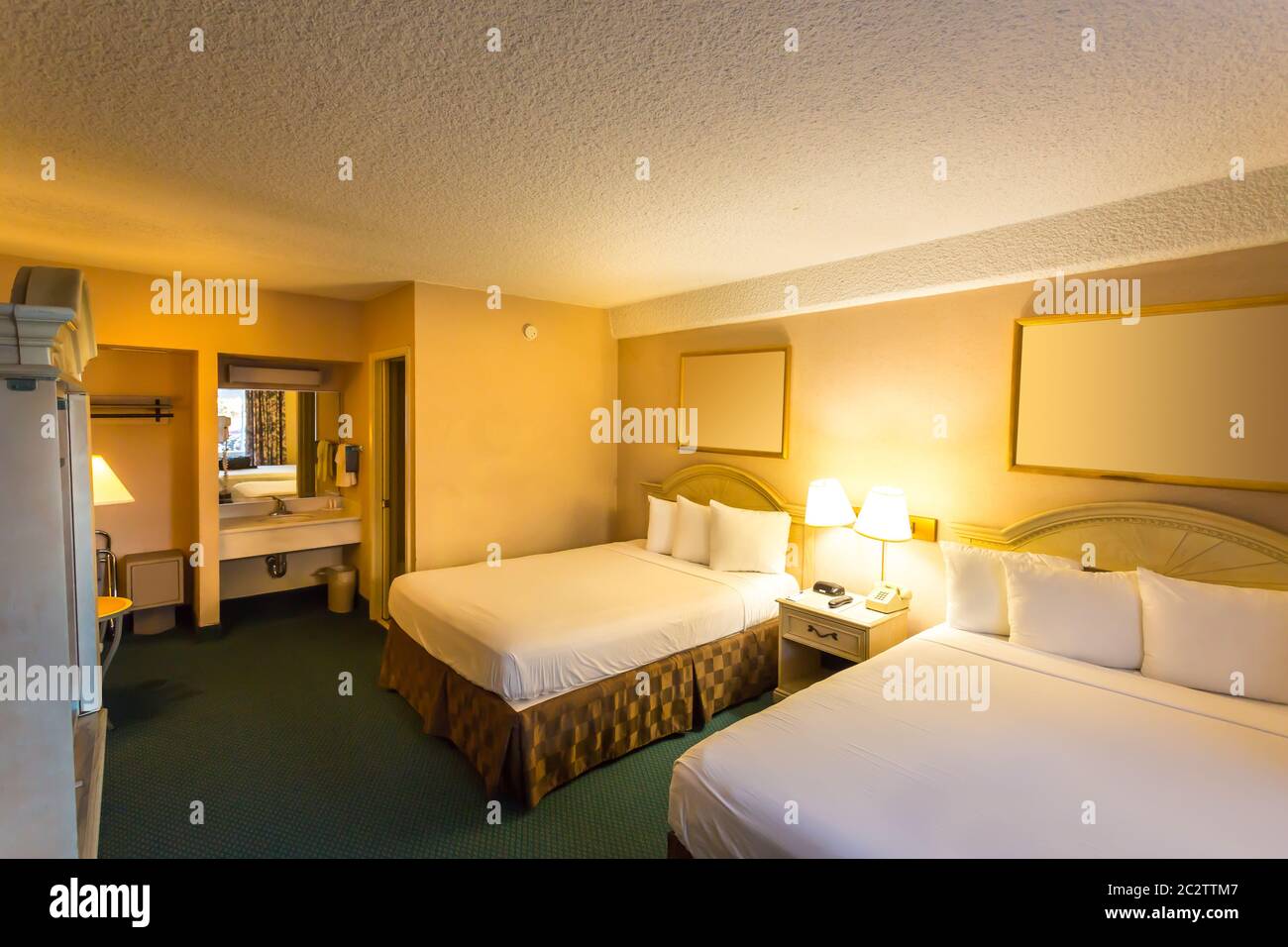 Motel room door night hi-res stock photography and images - Alamy