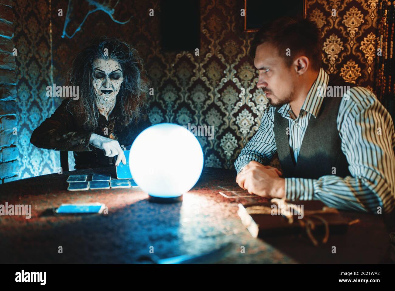 Clairvoyant table hi-res stock photography and images - Alamy