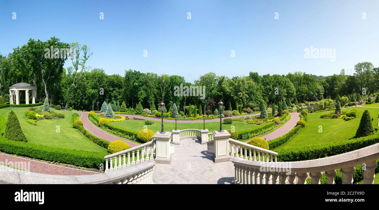 Modern green park from the steps above Stock Photo - Alamy