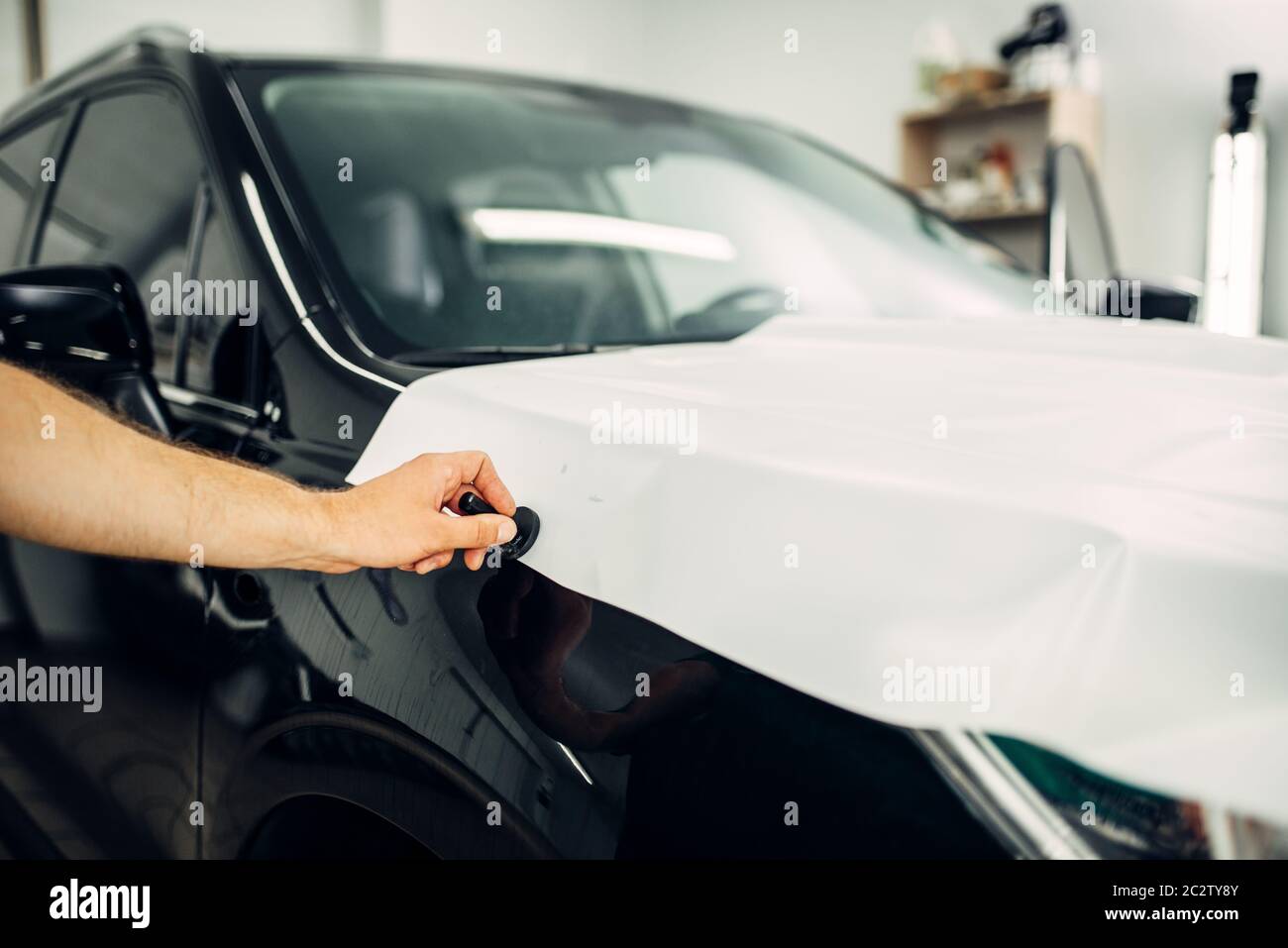 Worker wraps hi-res stock photography and images - Alamy