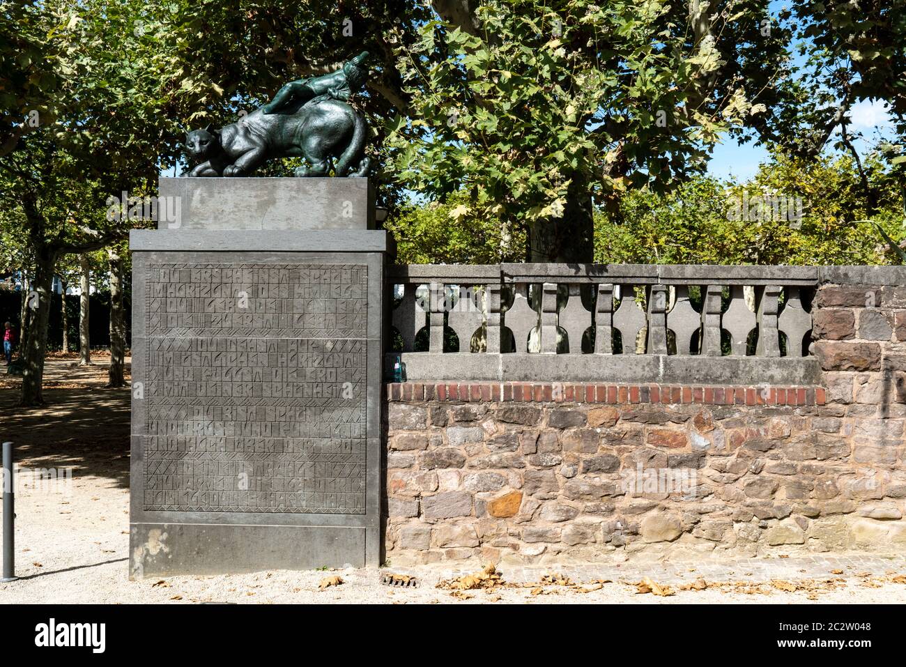 Entrance pillar of the plane grove with sculptures Stock Photo - Alamy