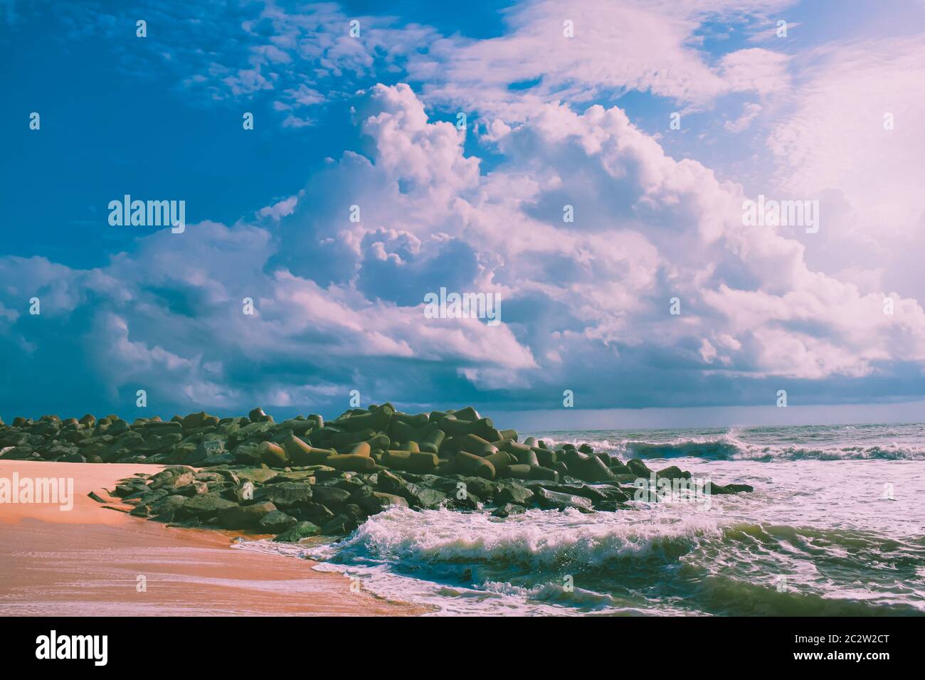 Cloudy beach hi-res stock photography and images - Alamy