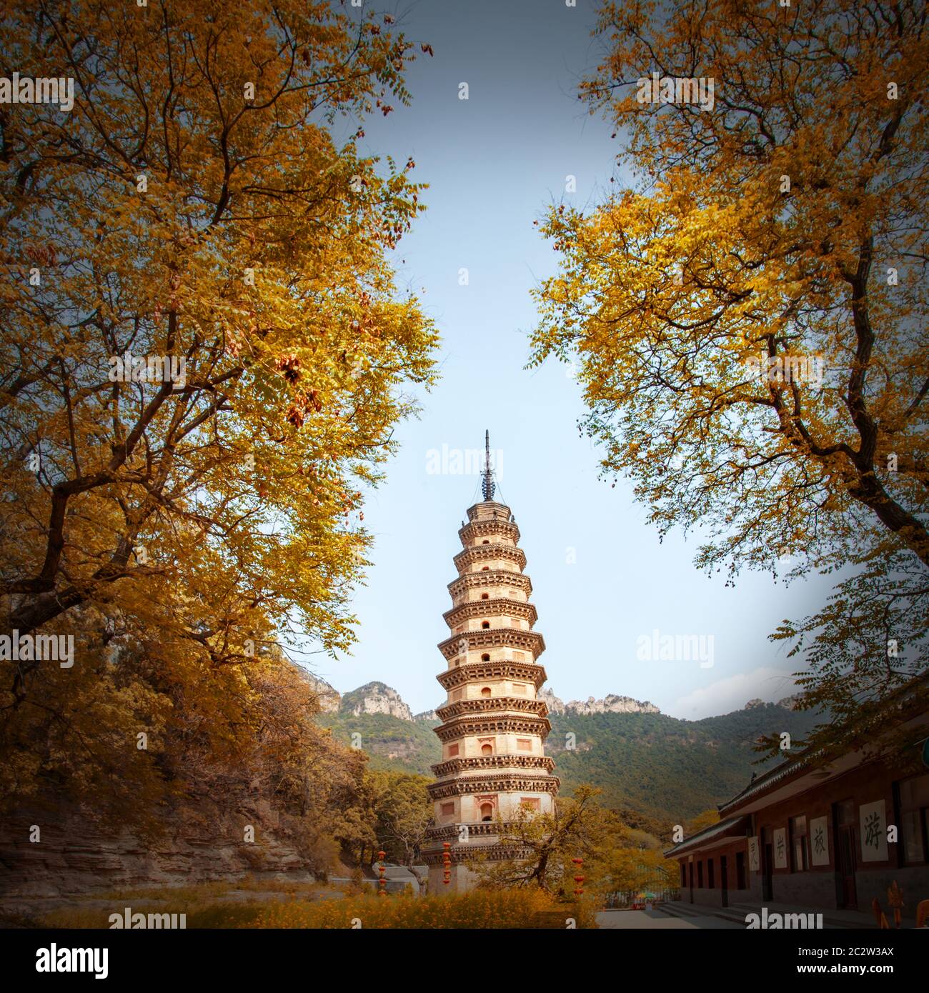 Jinan lingyan temple hi-res stock photography and images - Alamy