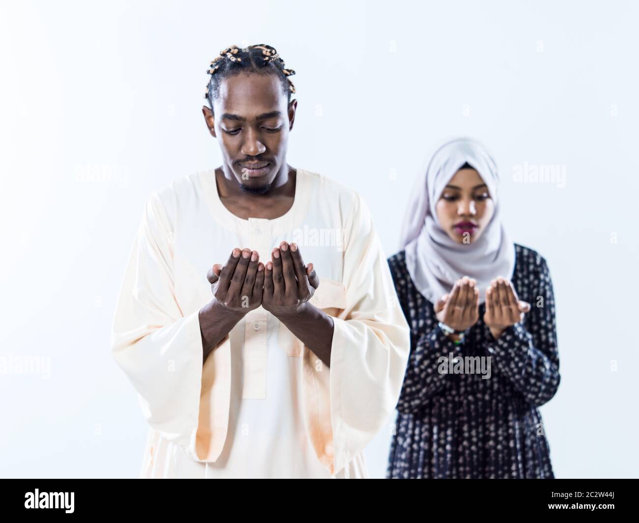 african muslim couple praying Stock Photo - Alamy