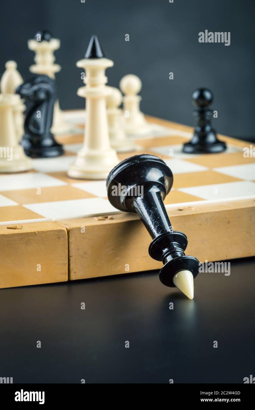 Close up of a black chess queen defeated Stock Photo - Alamy