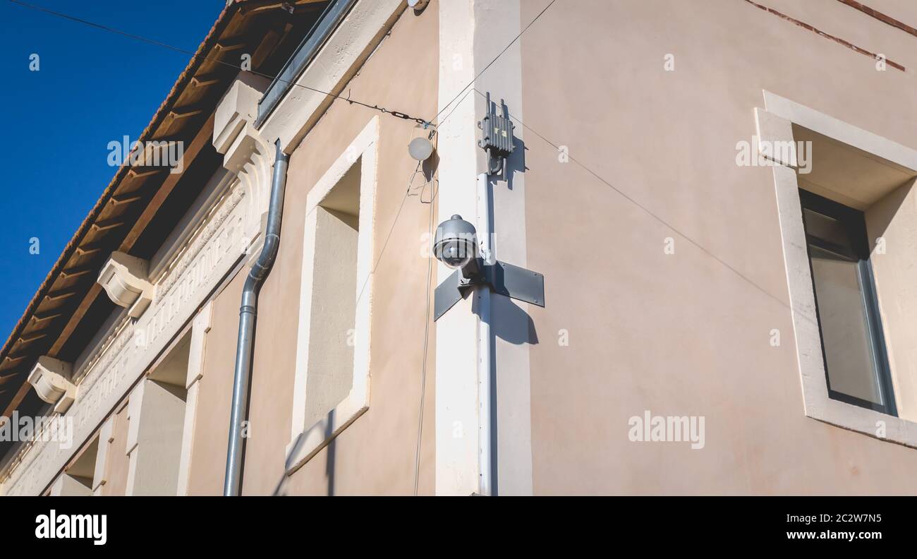 Security camera on stone wall hi-res stock photography and images - Alamy