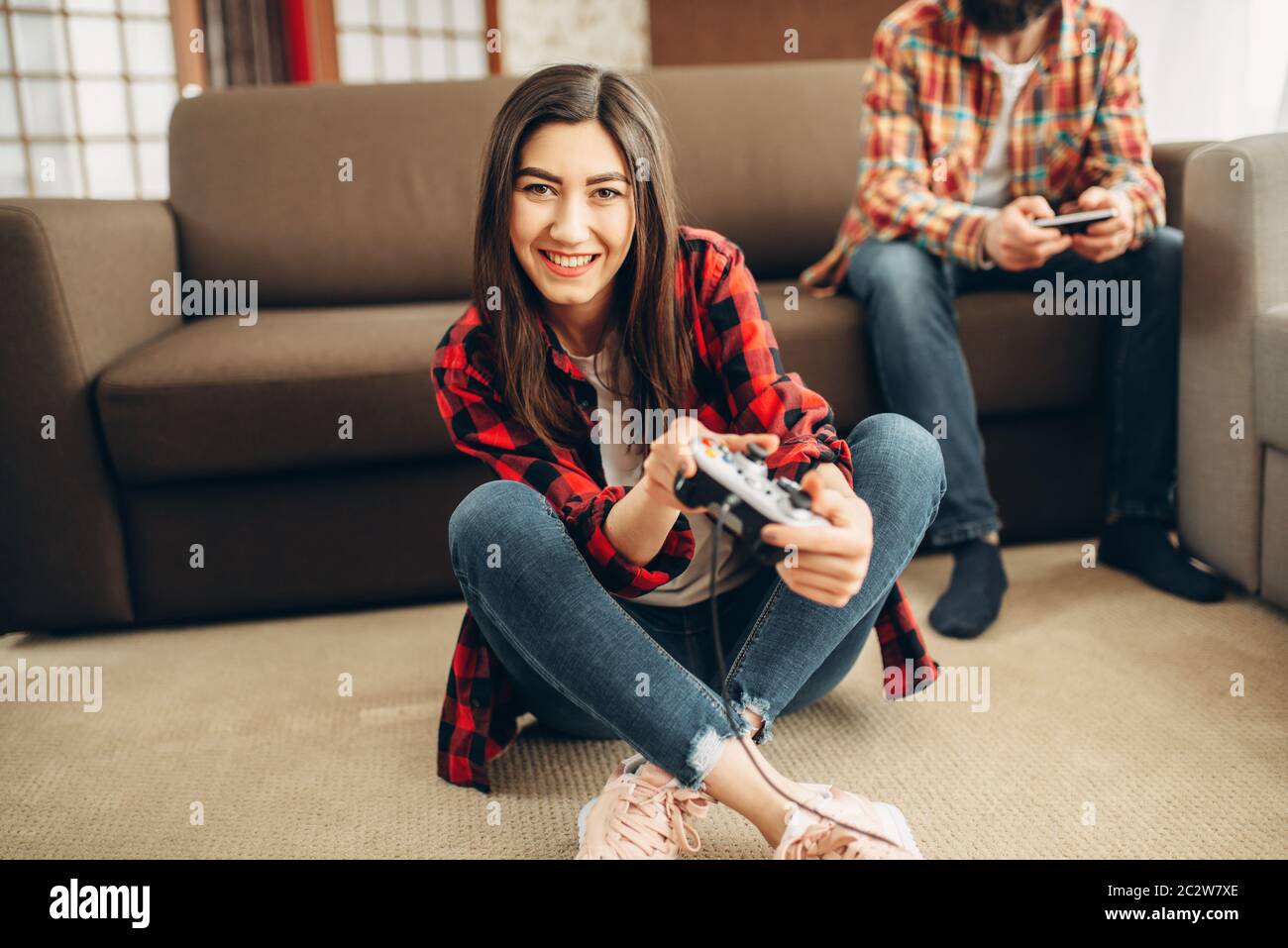 Female gamers hi-res stock photography and images - Alamy