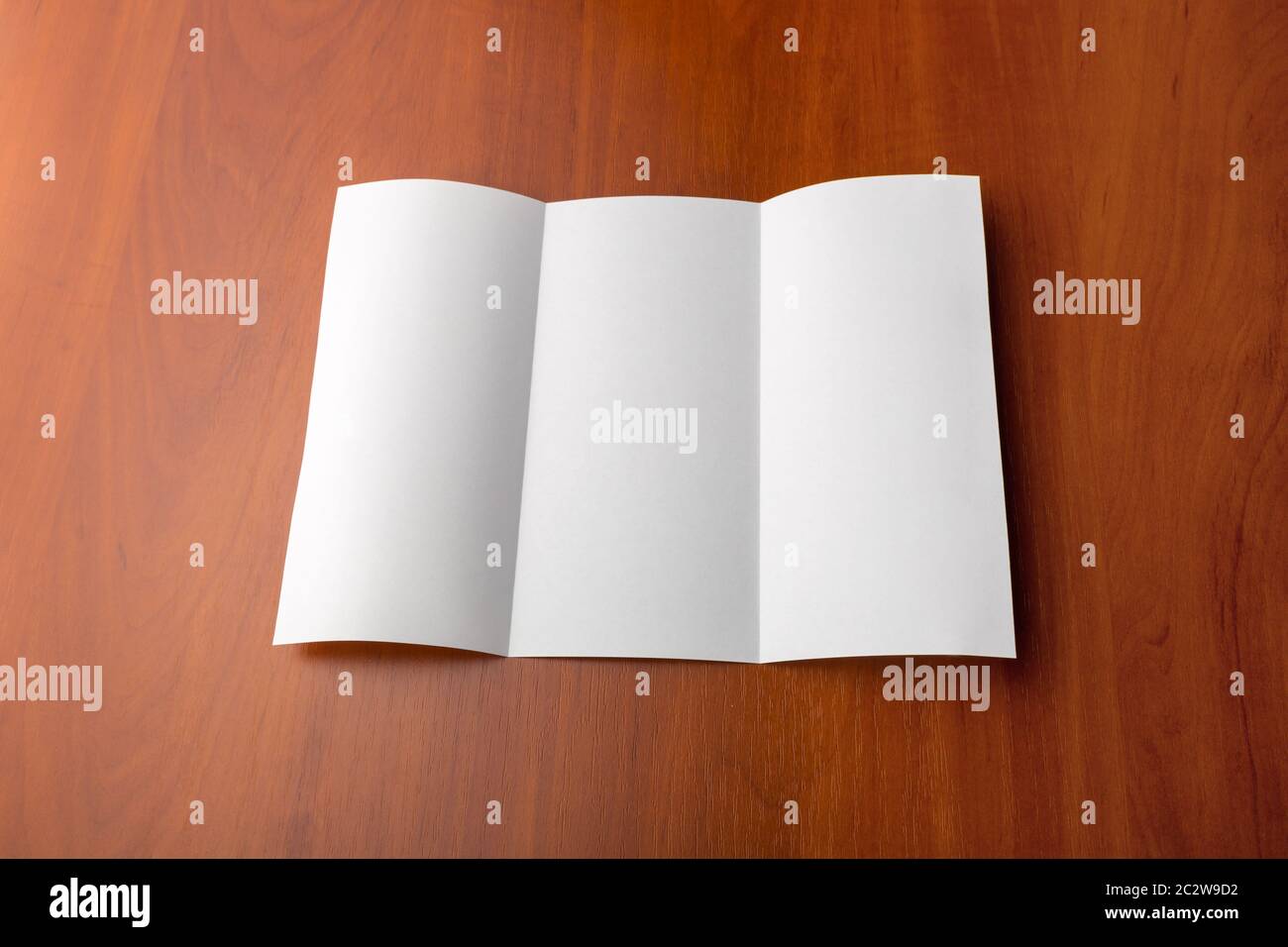 White sheet of paper on the table Stock Photo - Alamy