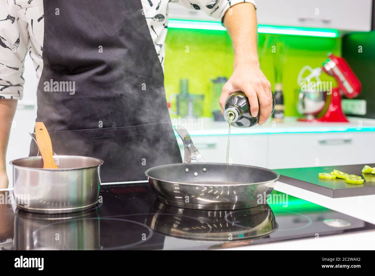 Pouring cooking oil in pot hi-res stock photography and images - Alamy