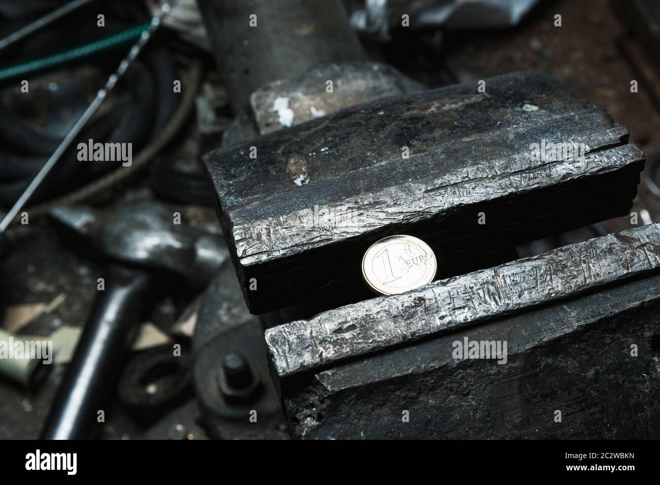 Euro coin in vice hi-res stock photography and images - Alamy