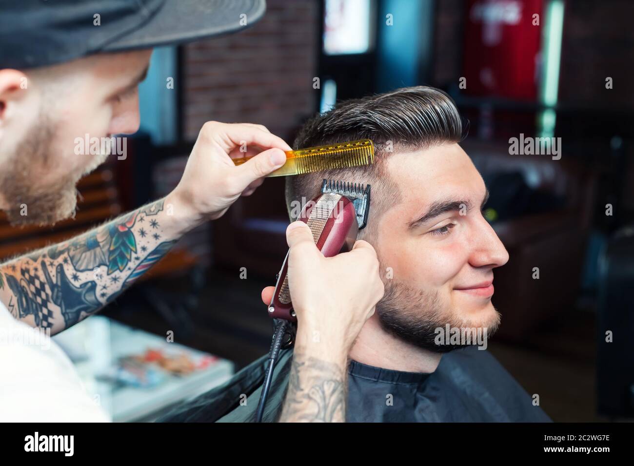 Man haircut clipper side view hi-res stock photography and images - Alamy