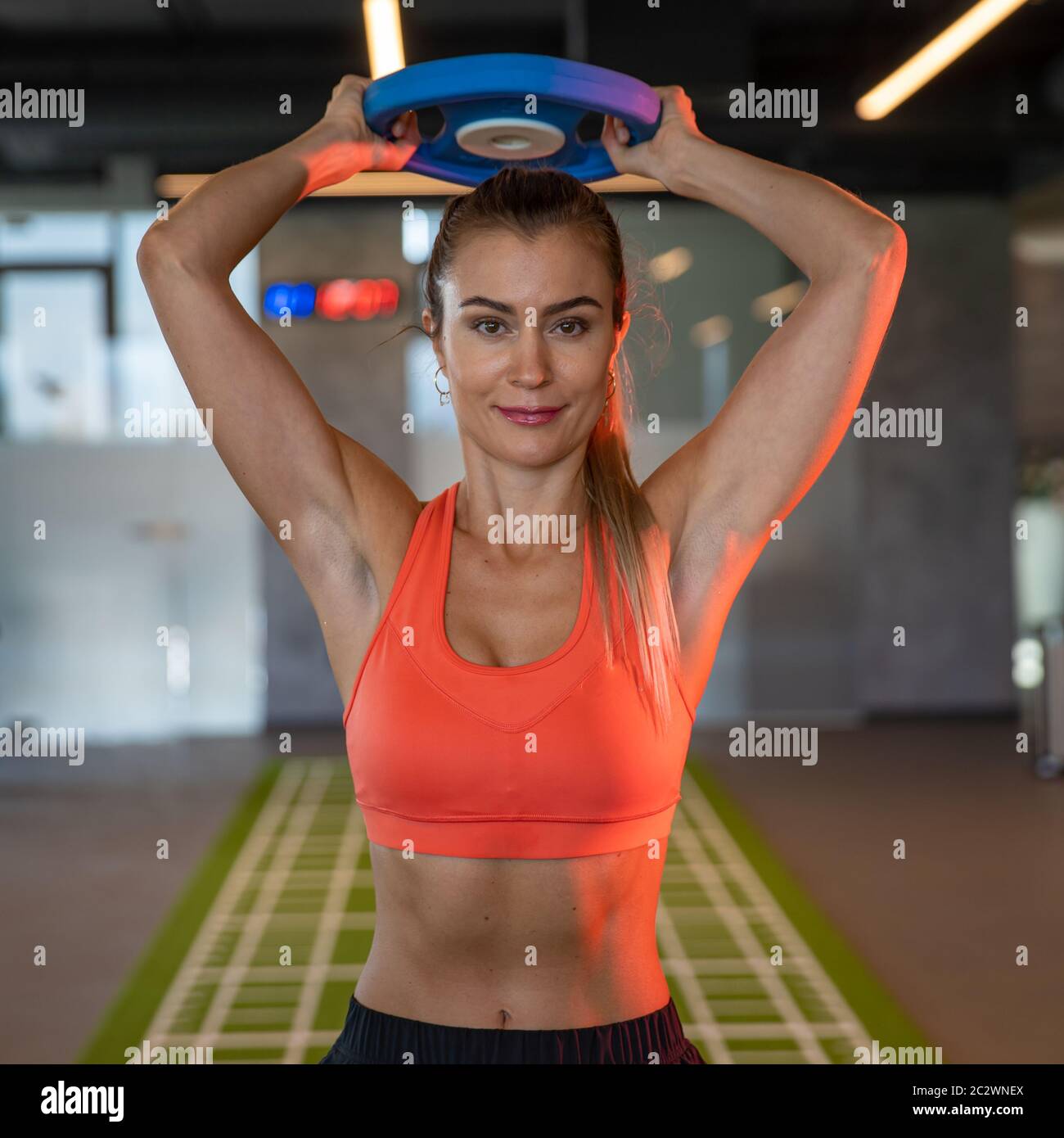 Female bodybuilding competition hi-res stock photography and images - Alamy