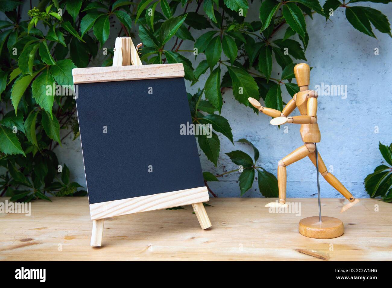 Person standing next table hi-res stock photography and images - Alamy