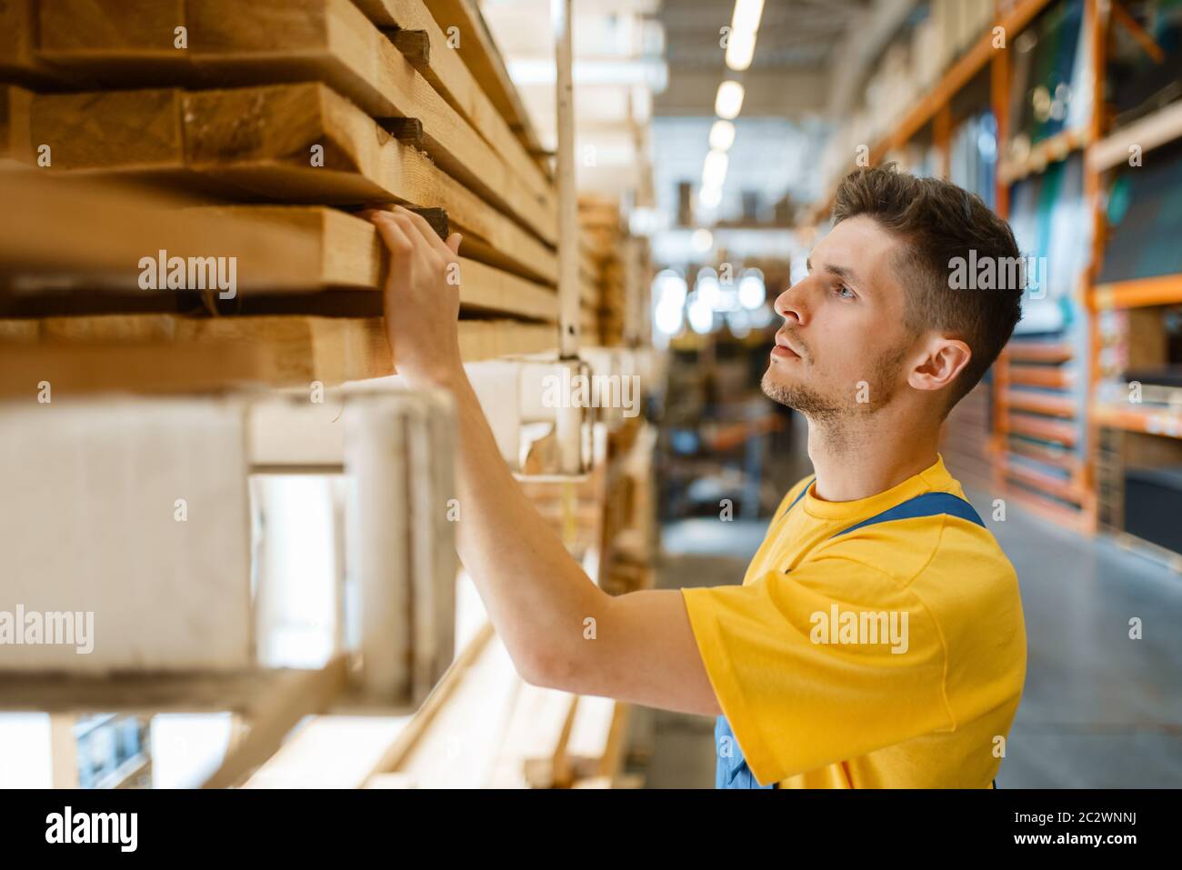 Hardware store salesperson hi-res stock photography and images - Alamy