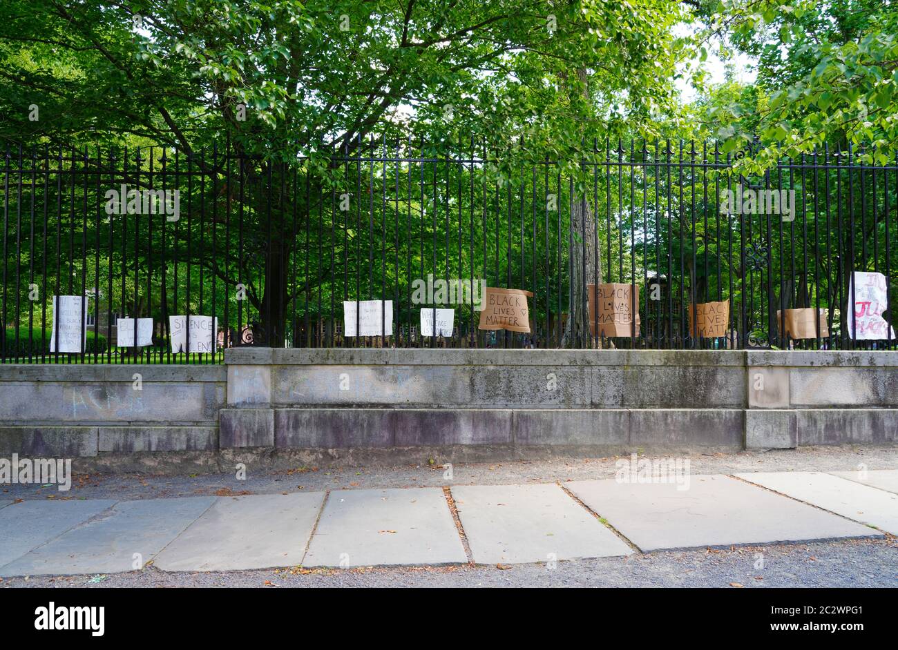 Handwritten signs hi-res stock photography and images - Alamy