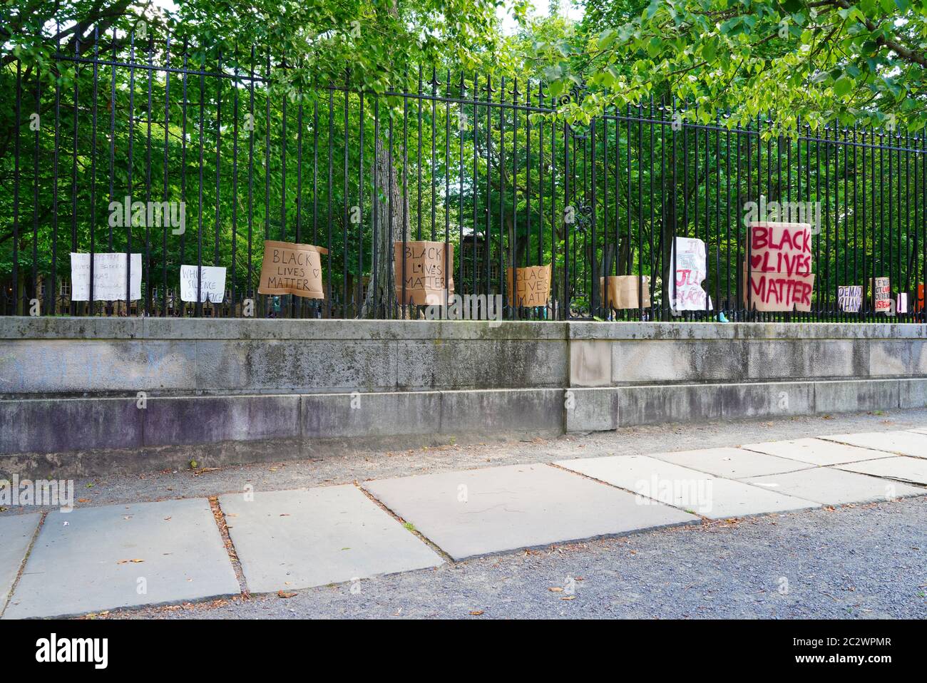 Handwritten signs hi-res stock photography and images - Alamy