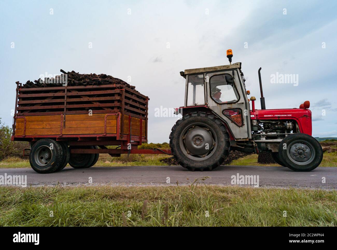 Old tractor peat hi-res stock photography and images - Alamy