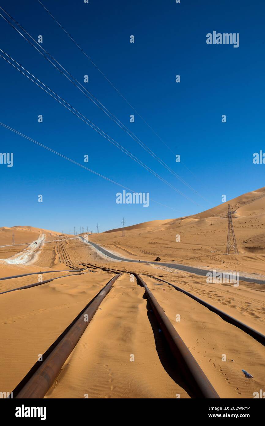 Drilling for oil and gas in africa hi-res stock photography and images ...