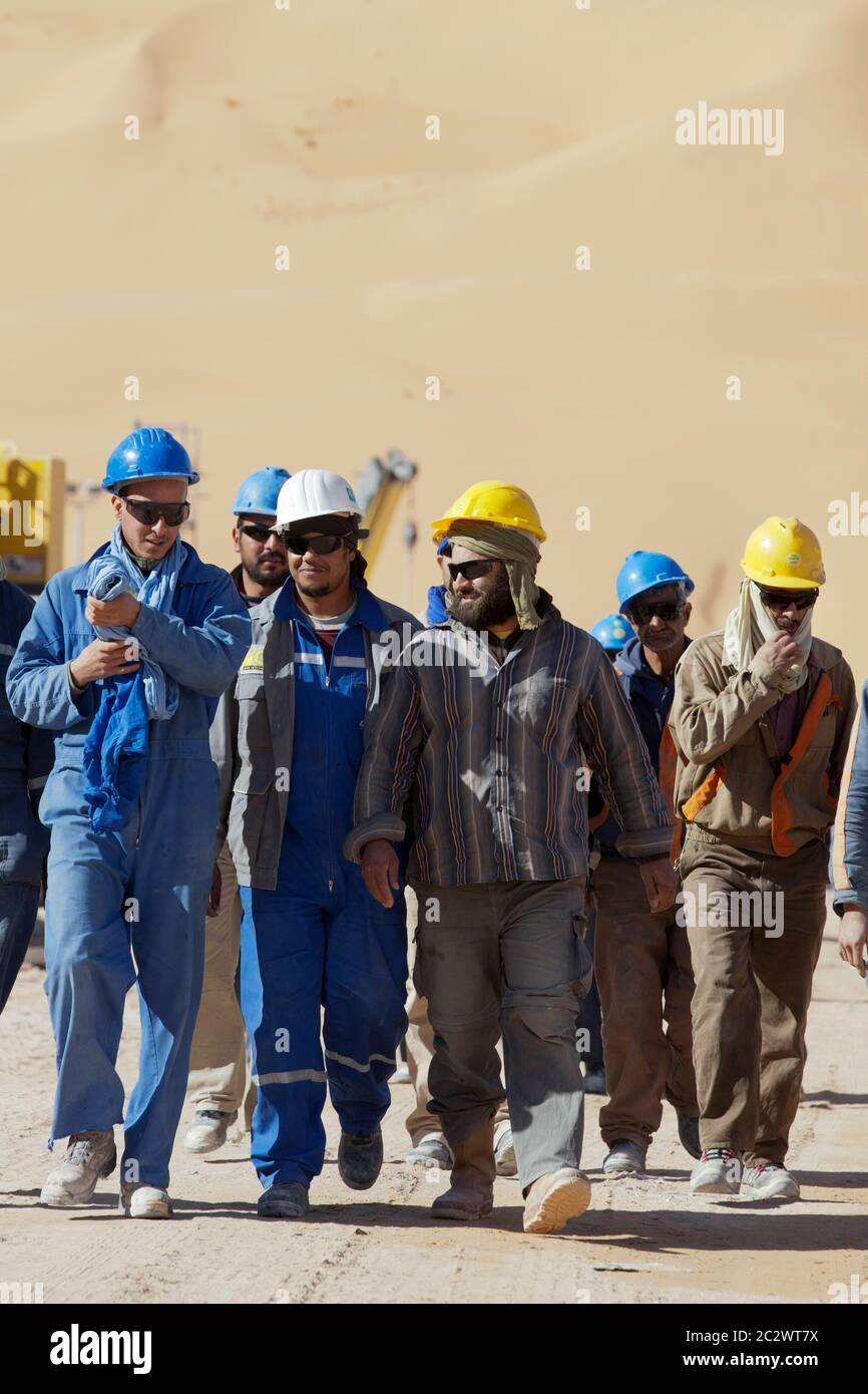 Oil field workers in africa hi-res stock photography and images - Alamy