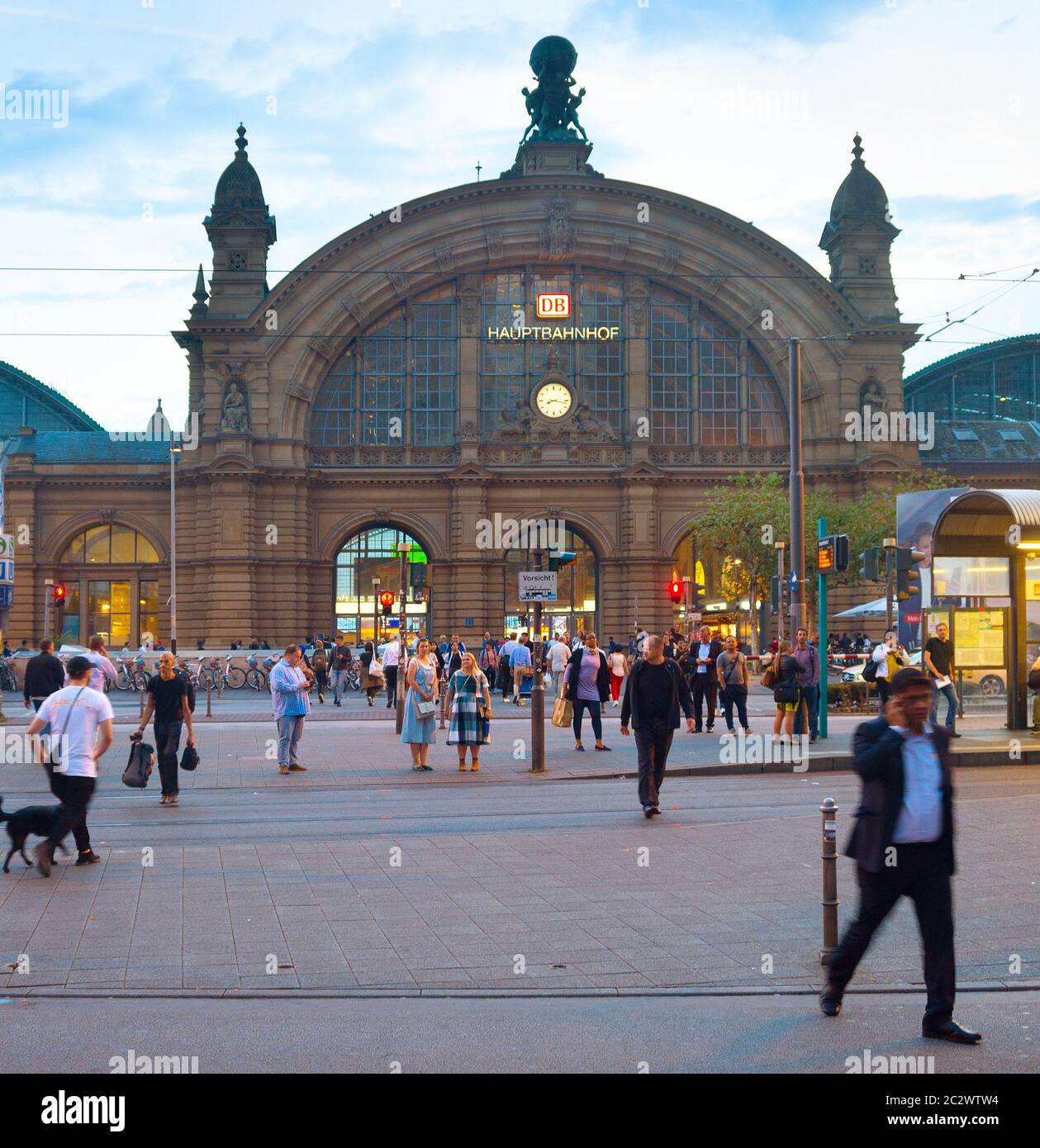 Frankfurt railway station facade hi-res stock photography and images ...