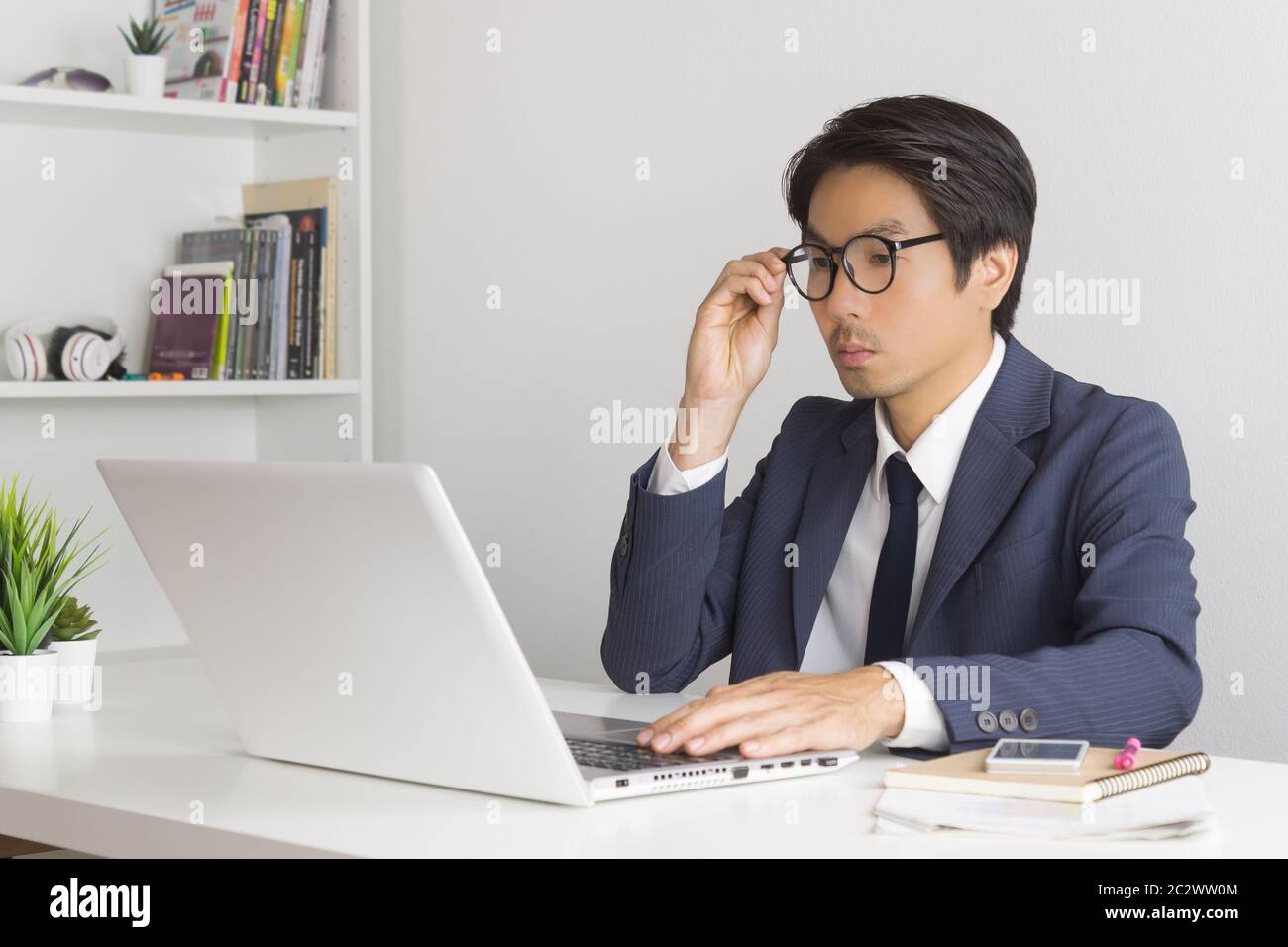 Asian Financial Advisor or Asian Consulting Businessman in Suit ...