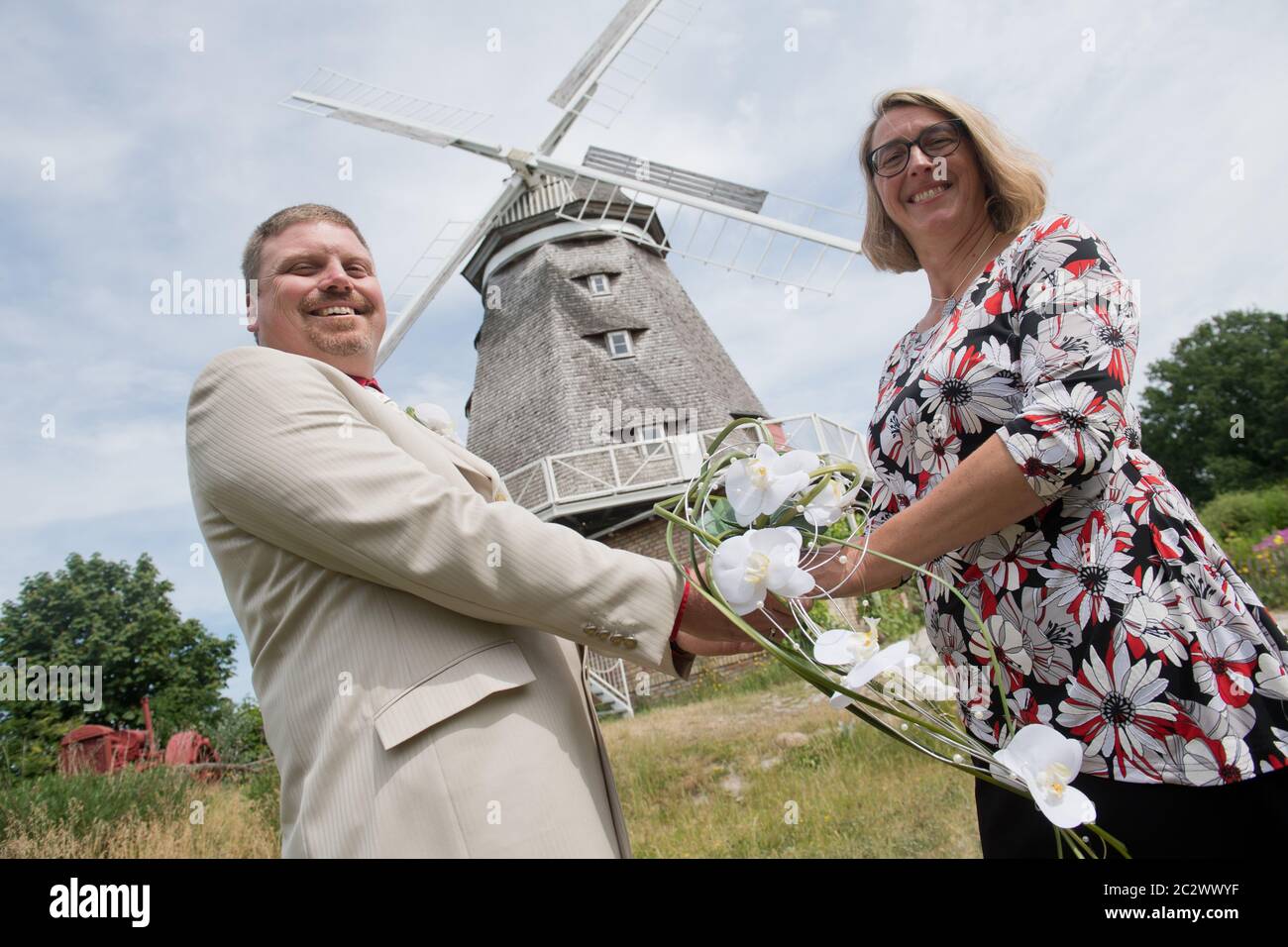 Stralsund, Germany. 18th June, 2020. The animal fans Thorsten Hein and ...